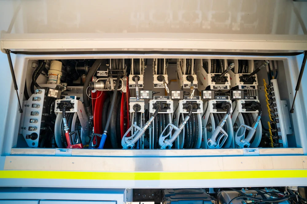 6x4 Service Truck for Hire — Powermac Hire