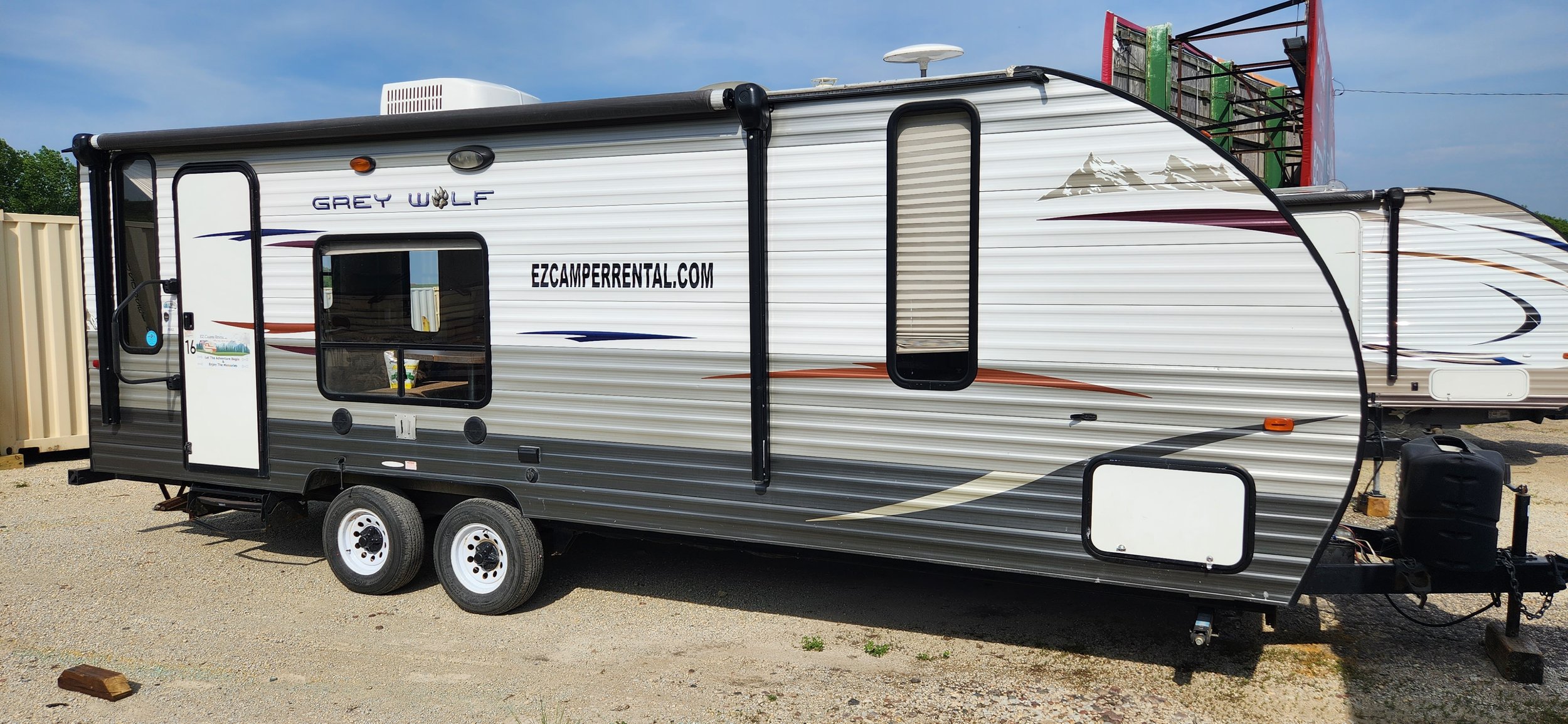 25ft Grey Wolf Camper for Rent — EZCamperRental