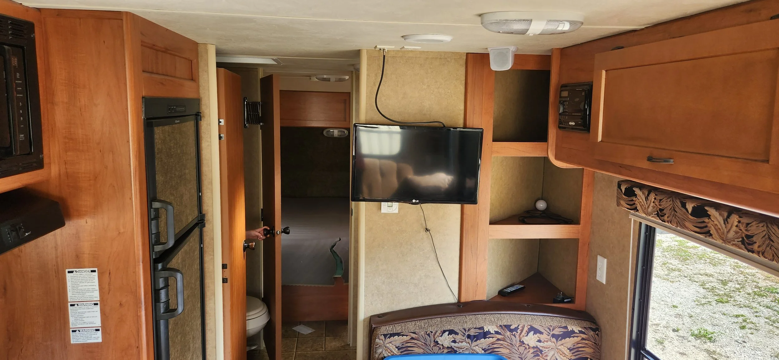 25ft Grey Wolf Camper for Rent — EZCamperRental