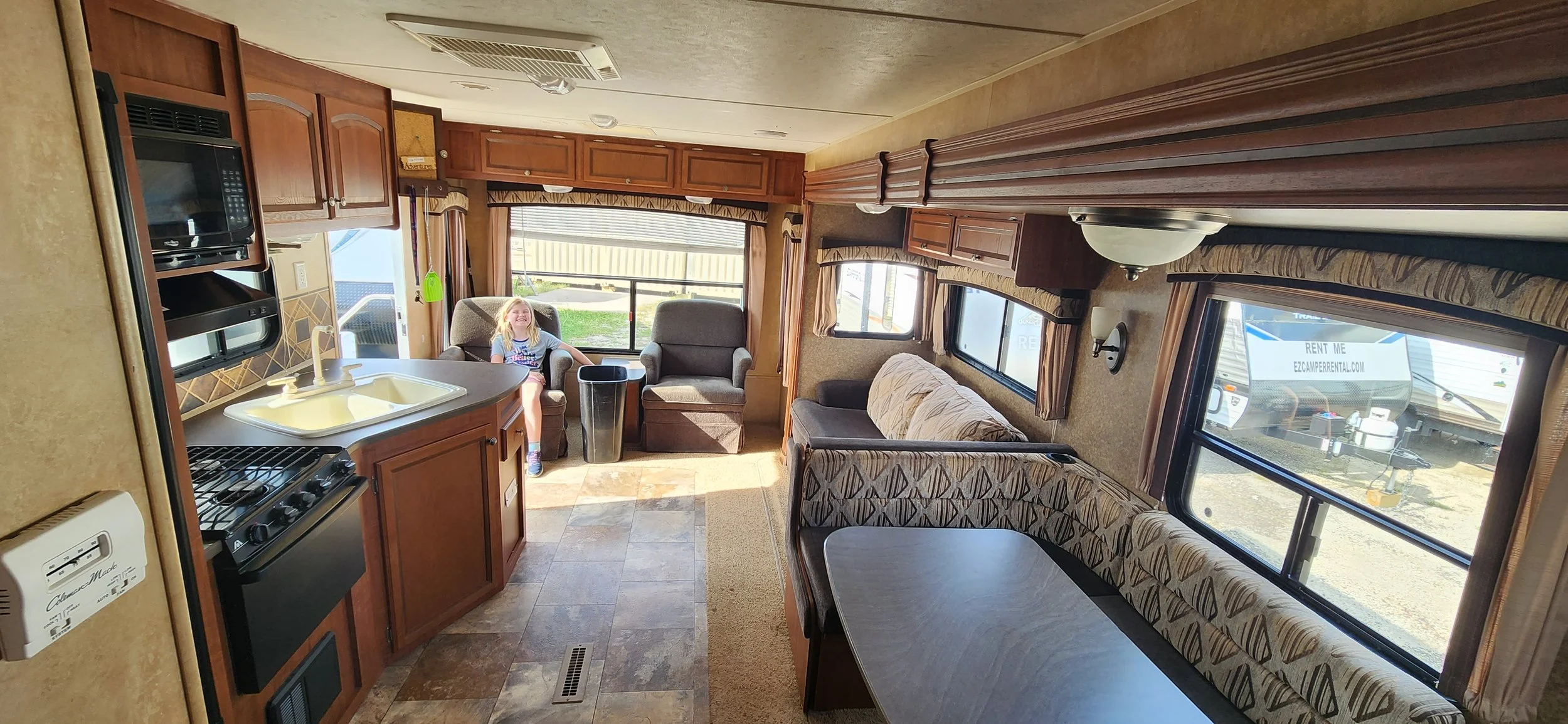 26ft Jay Flight Camper for Rent — EZCamperRental