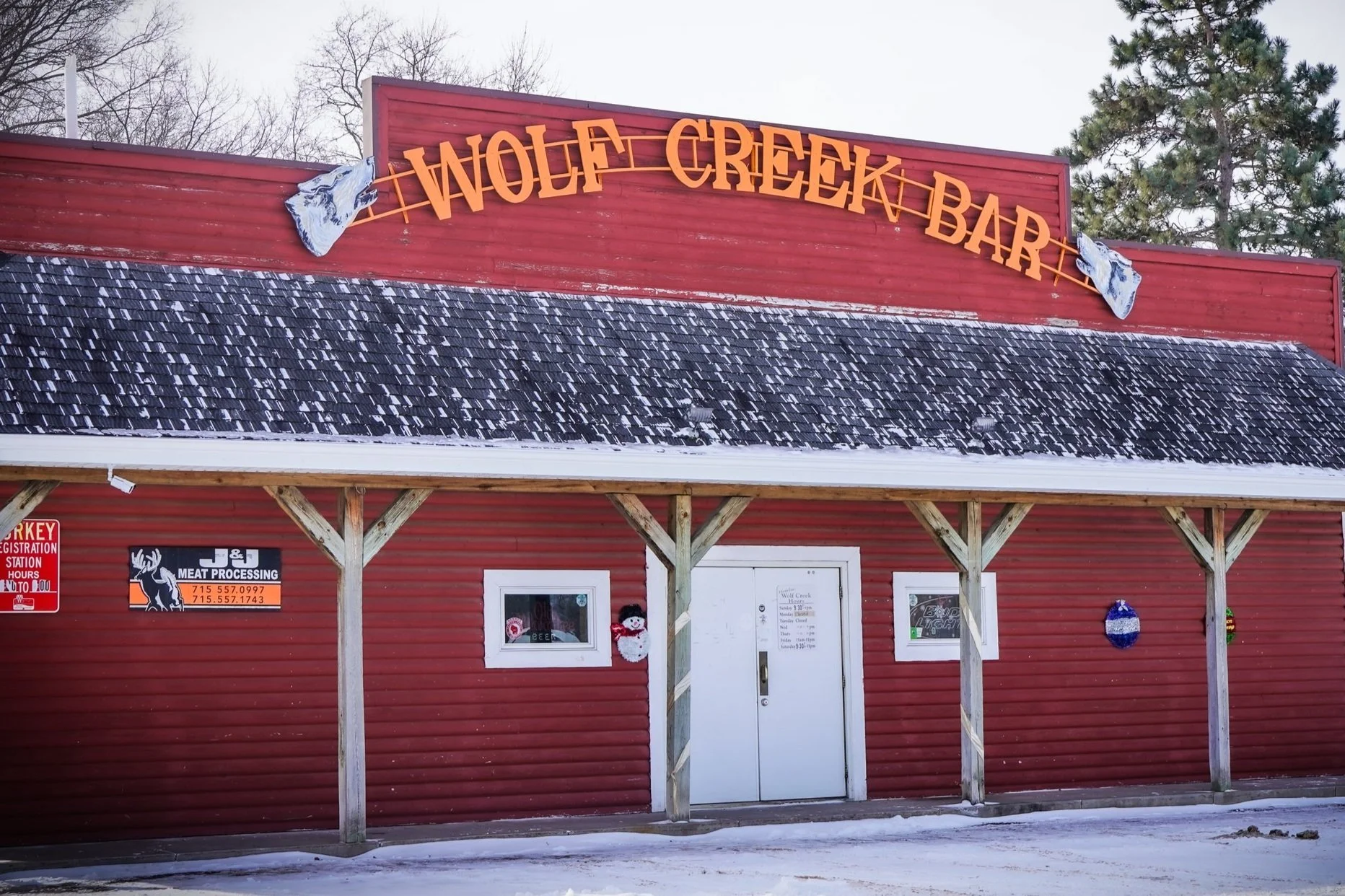 Howlin Wolf Creek Bar & Grill