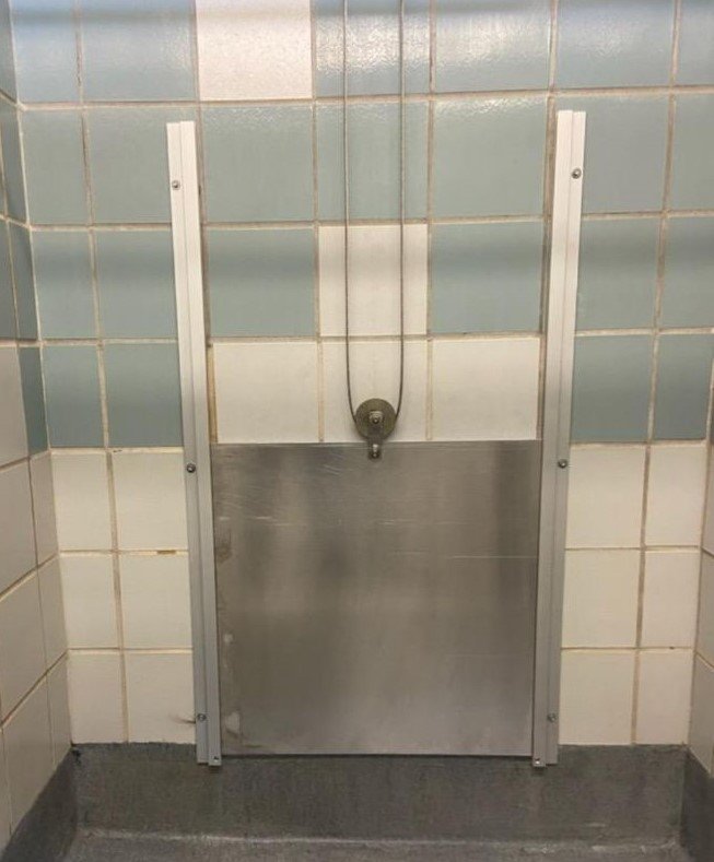 Guillotine Doors / Spin Feeders — Presidio Custom Kennels - NEW