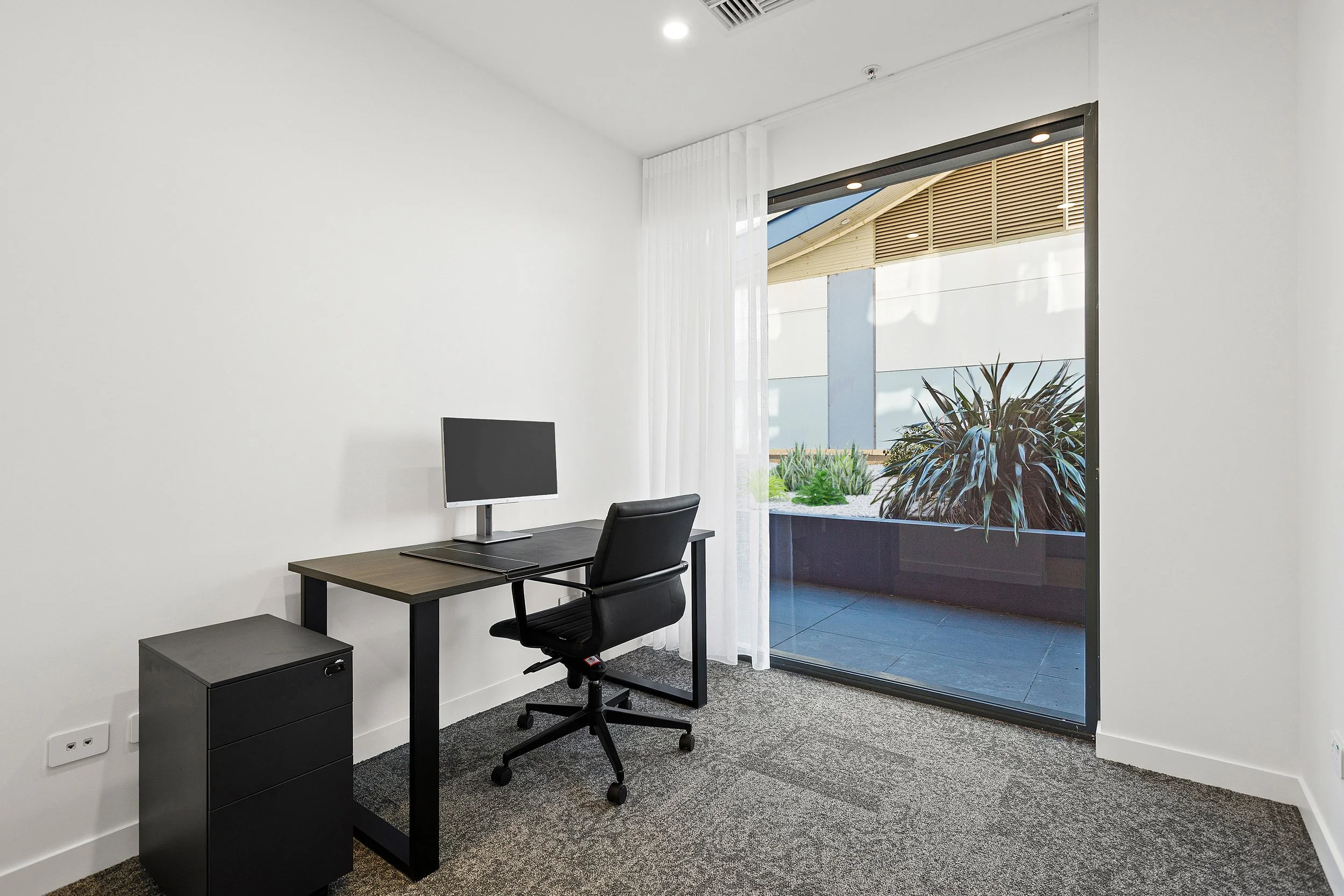 2-3 Person Offices — QUO