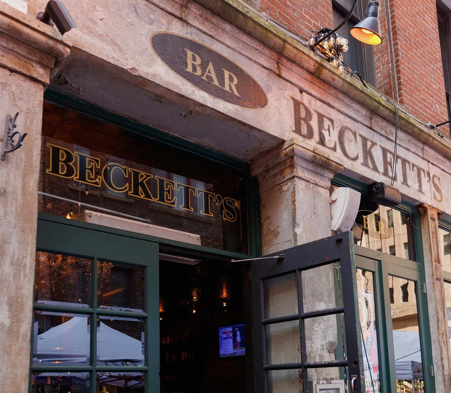 Beckett's Bar & Grill
