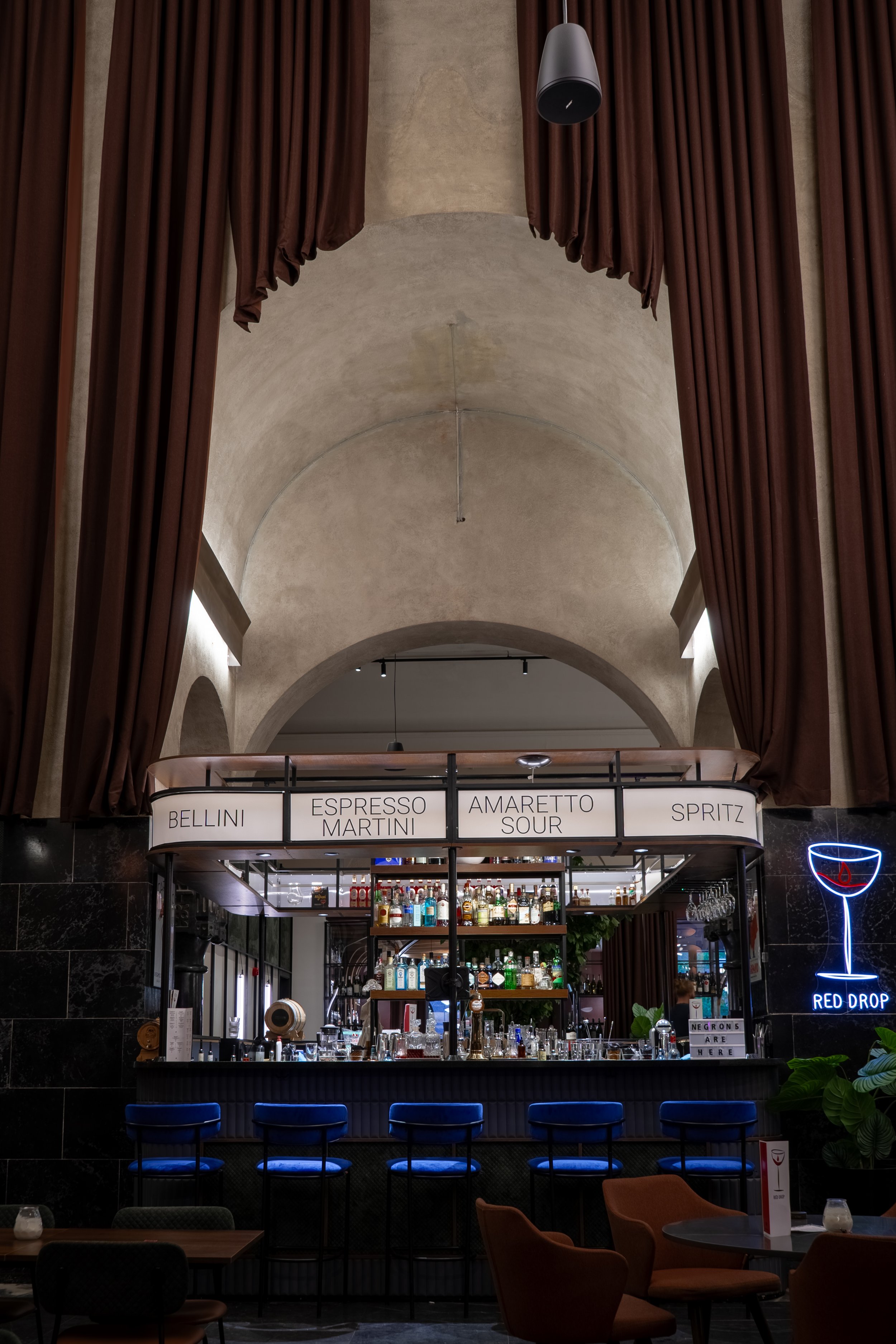 Julebord sentralt i Oslo i et unikt lokale — Posthallen Drinkhub