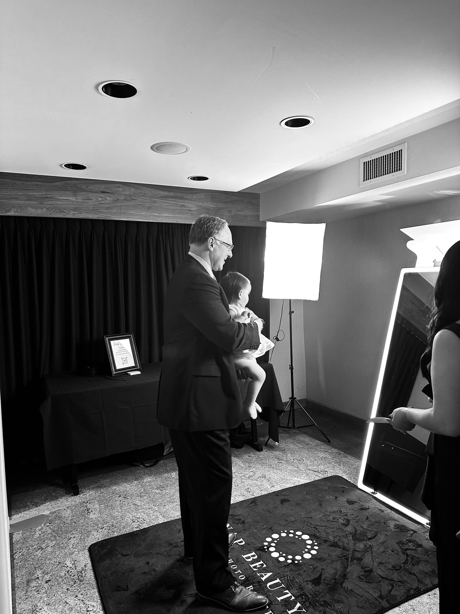 Snap Beauty Mirror Photo Booth