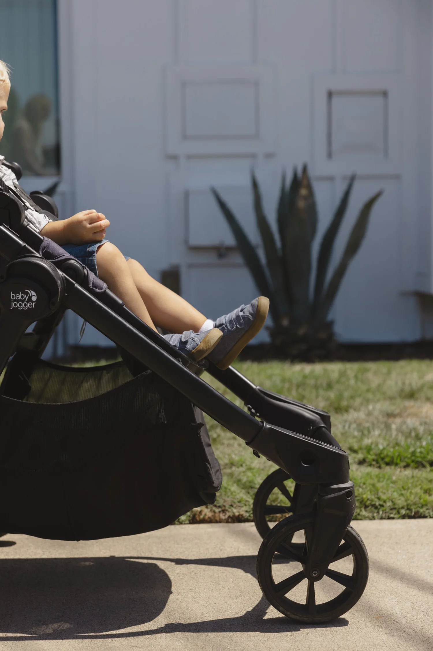 AMBASSADORS — The Mom Walk Collective