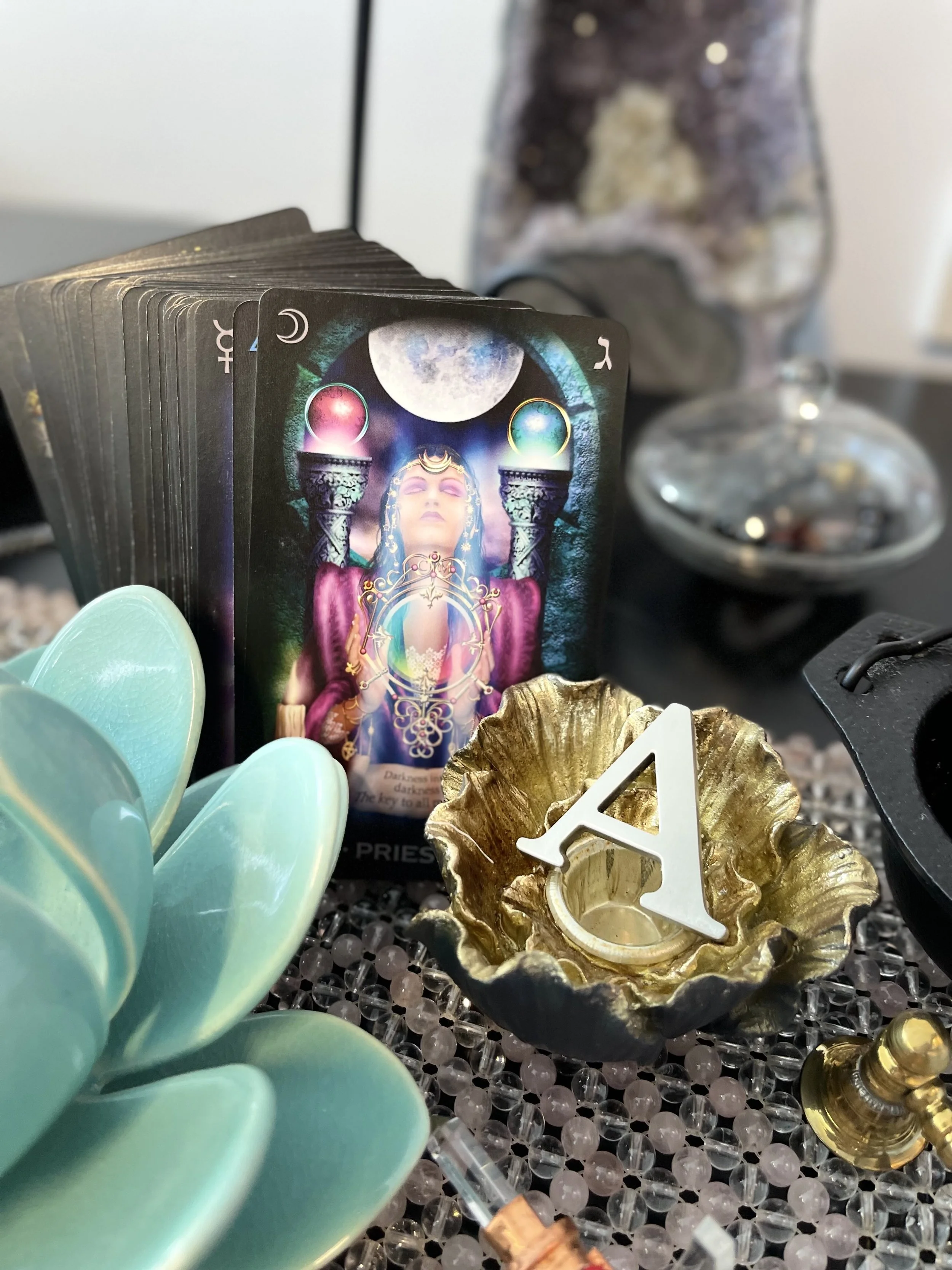 Angela Cheung Psychic