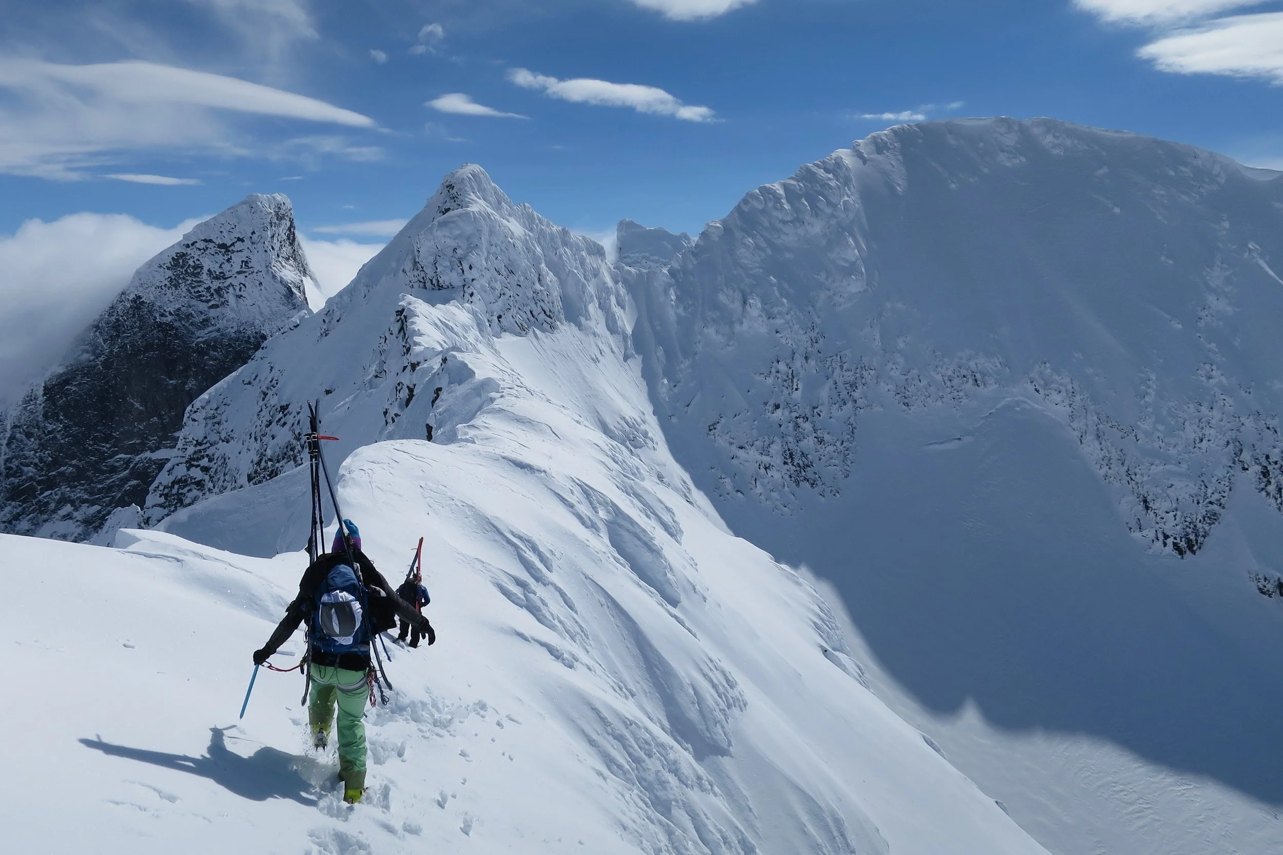 Topptur på ski i Jotunheimen med fjellfører — Fjellguide