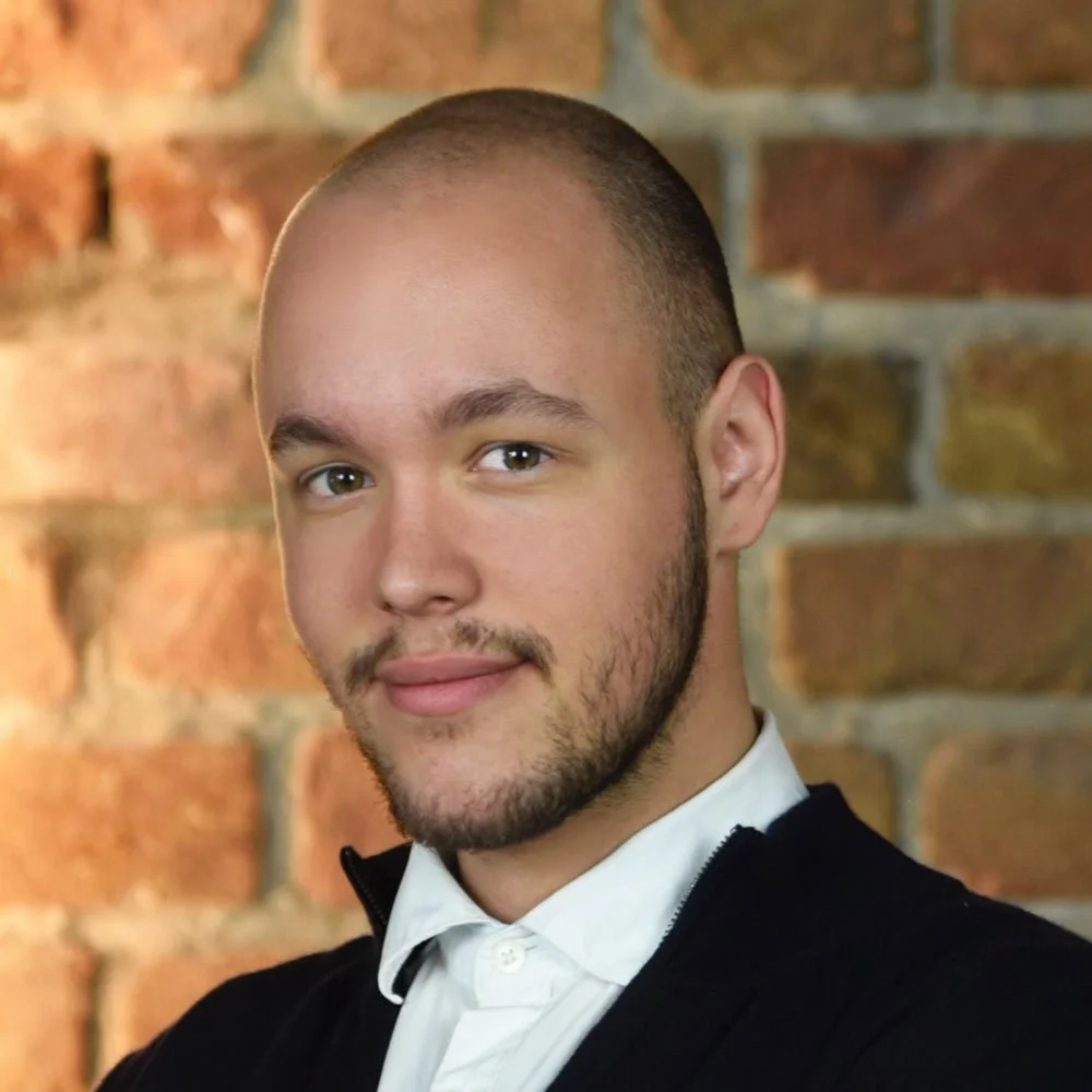 O NAMA — RIGHT PR & Media Consulting