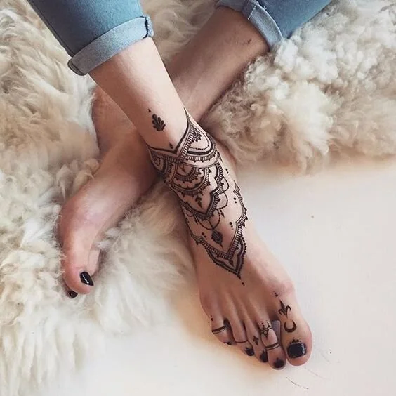 The healing benefits of Henna — The Lotus Room