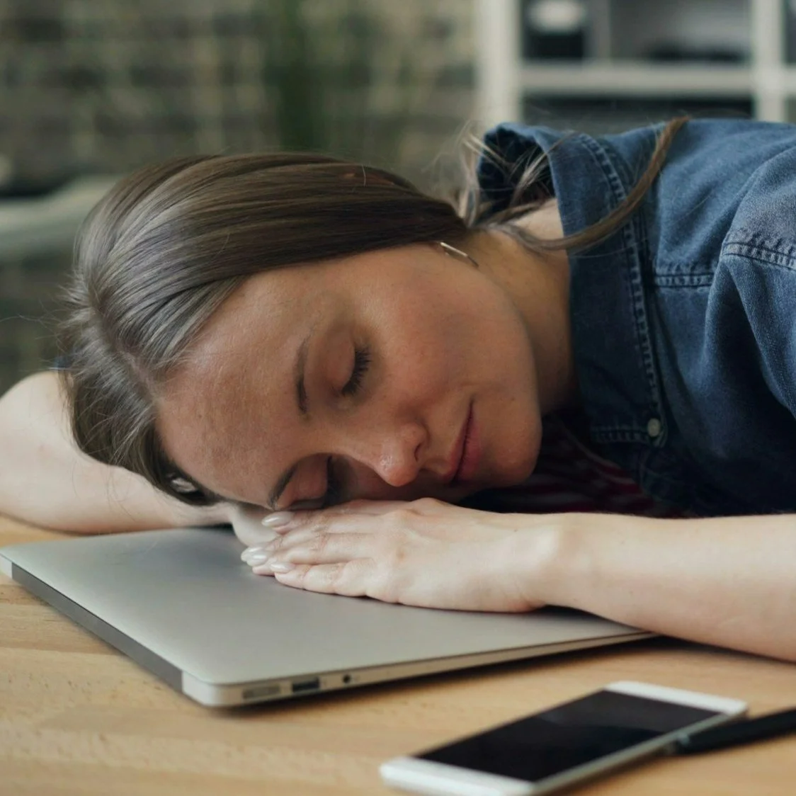 Is It Insomnia or Sleep Apnea? Signs Women Miss