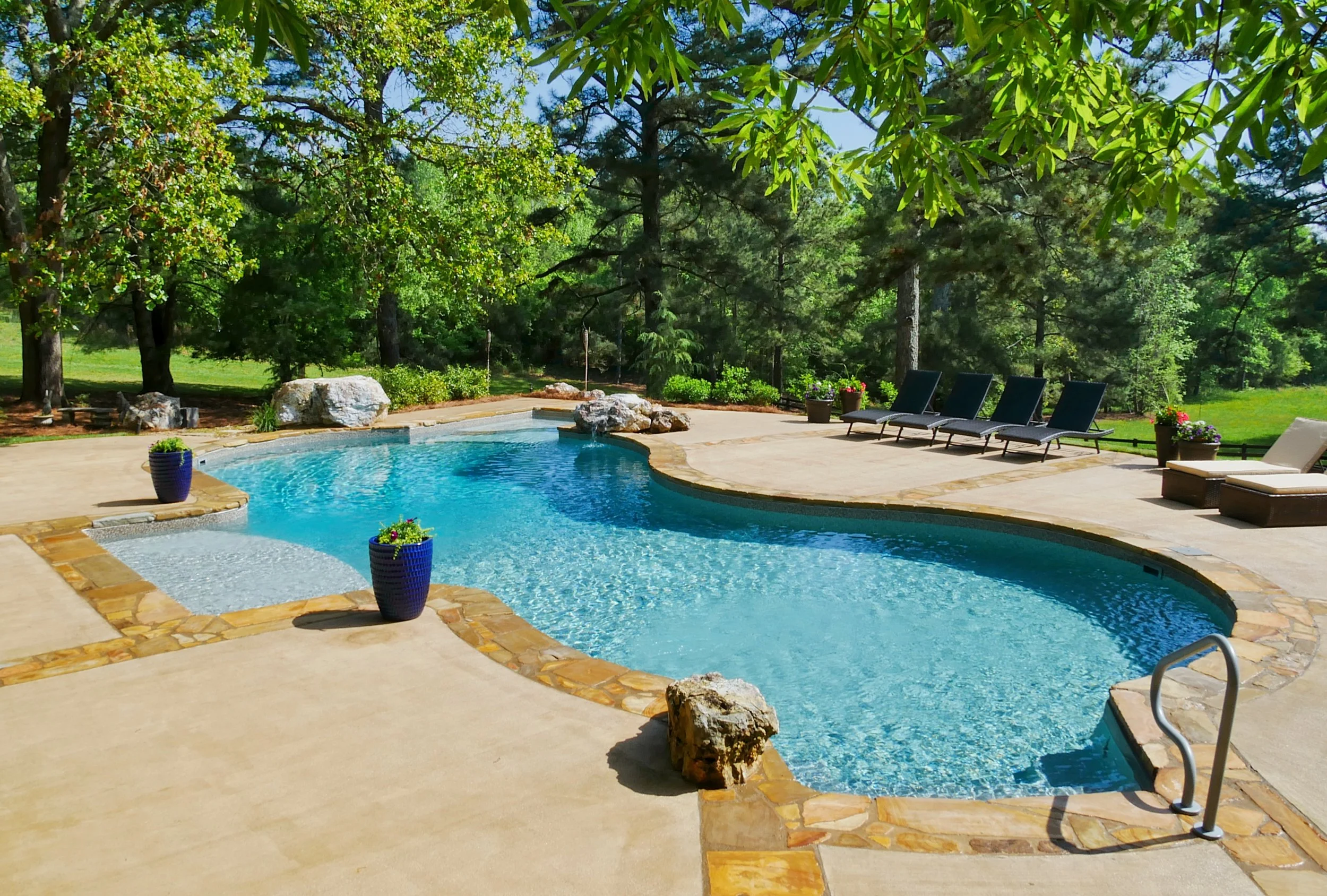 Luxury Pools: The Ultimate in Design & Relaxation in Your Backyard ...