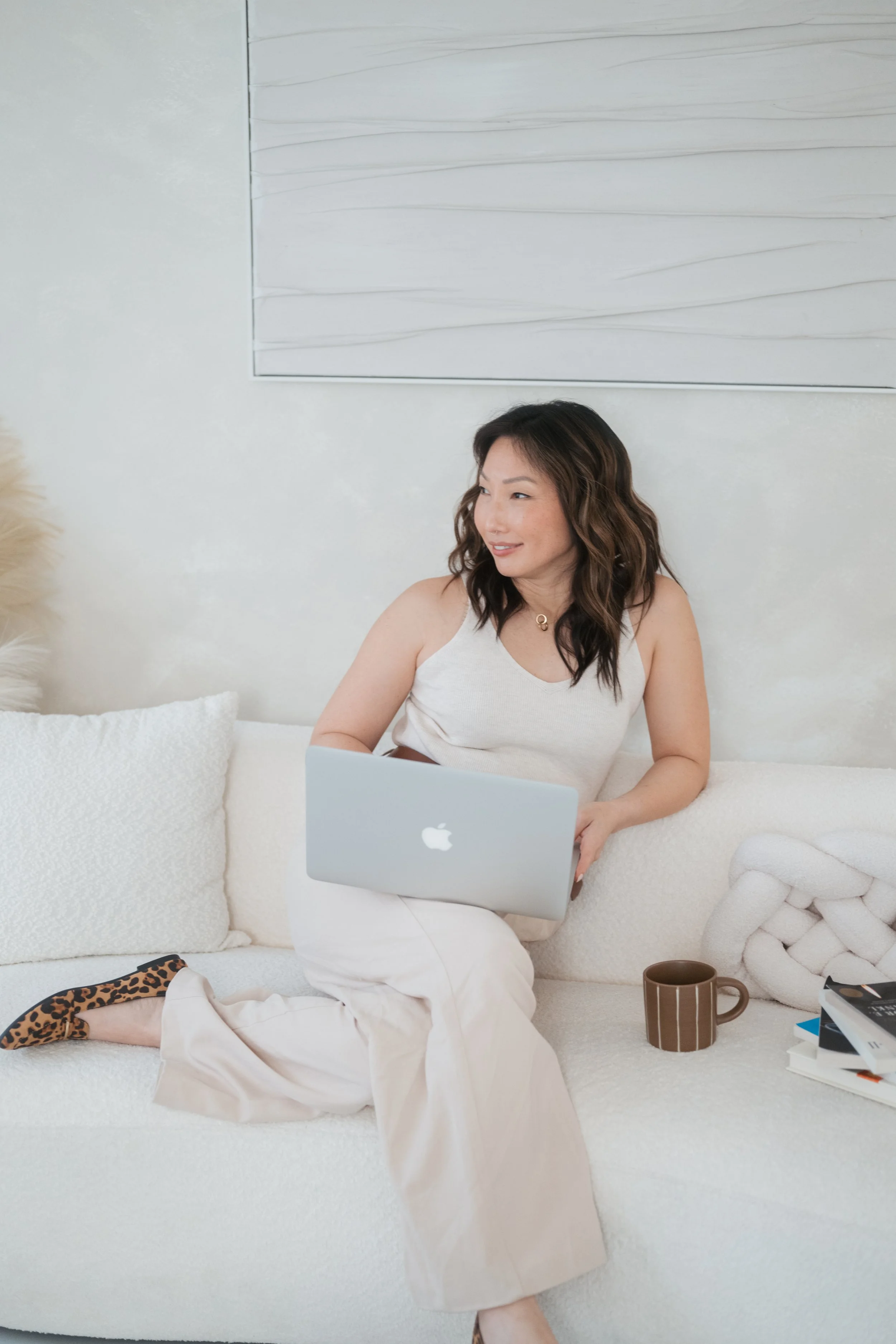 Capturing Comfort and Trust: A Vibe Session with Therapist Robyn ...