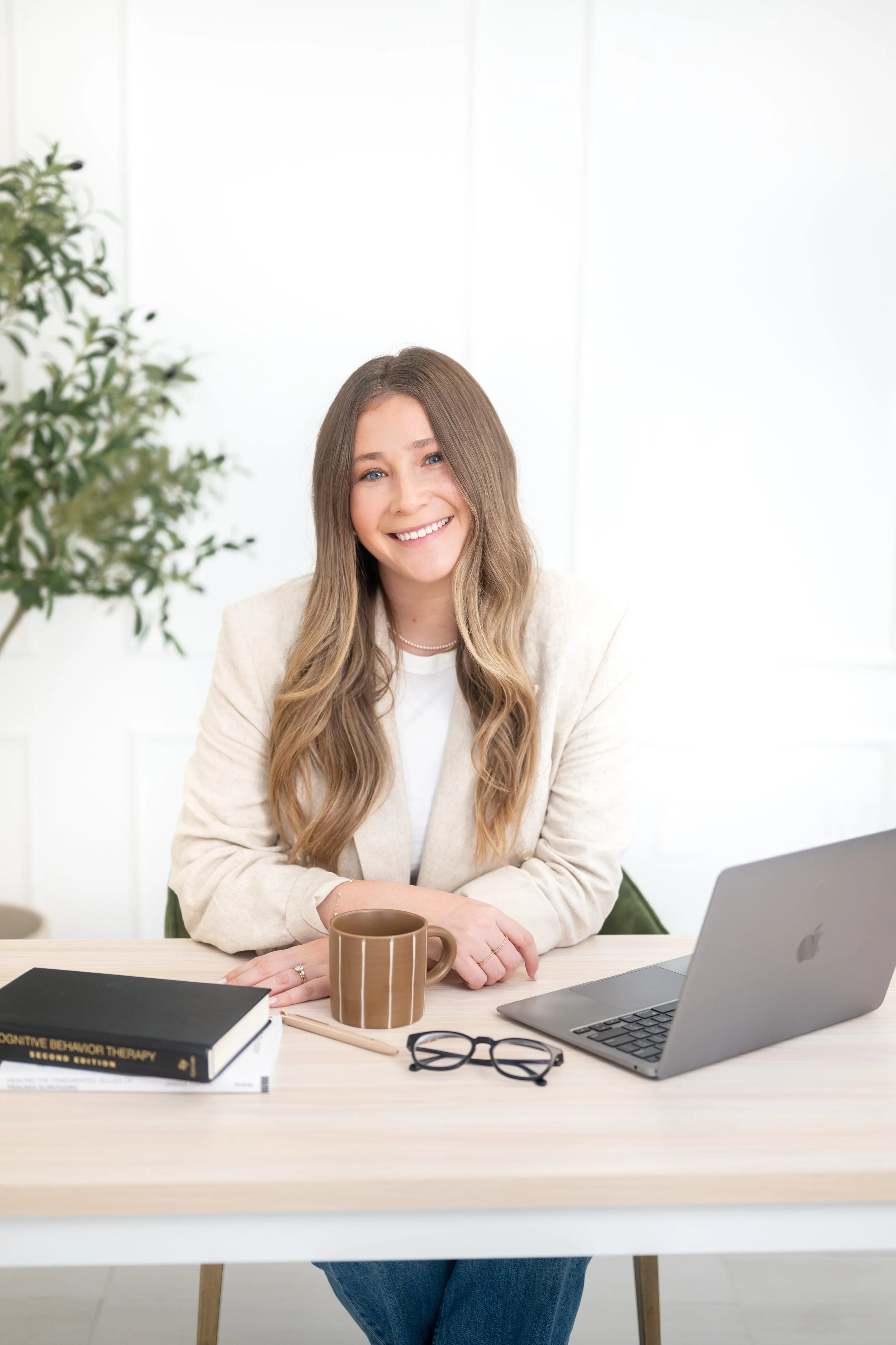 Therapist Brand Photoshoot — The Vibe Creative