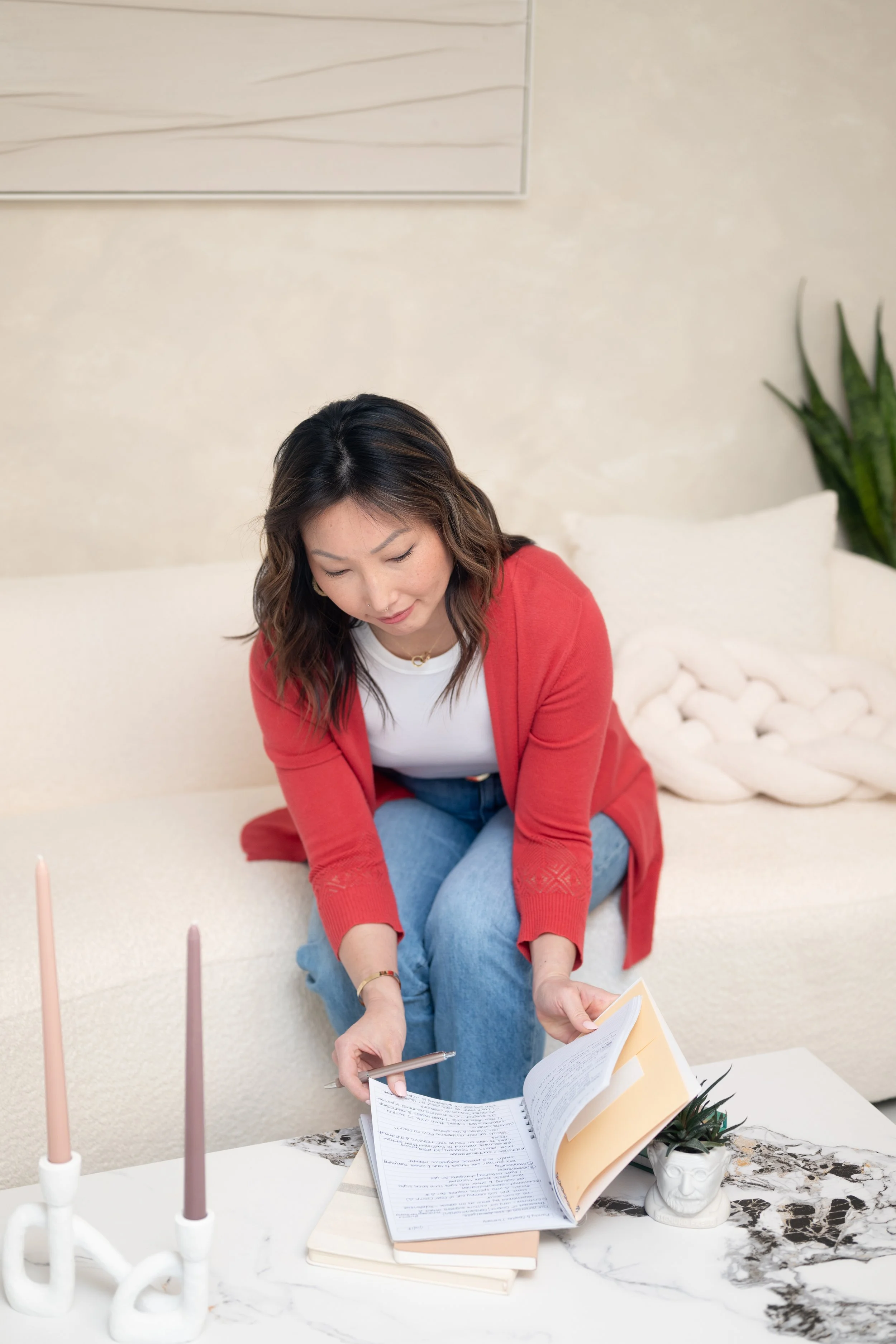 Capturing Comfort and Trust: A Vibe Session with Therapist Robyn ...