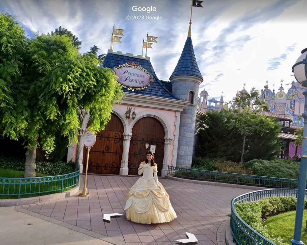 Let's walk around Disneyland Park and Walt Disney Studios, navigate the ...