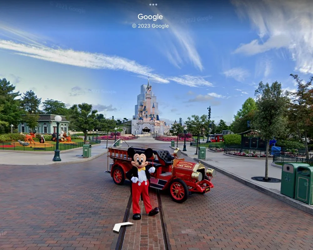 Let's walk around Disneyland Park and Walt Disney Studios, navigate the ...