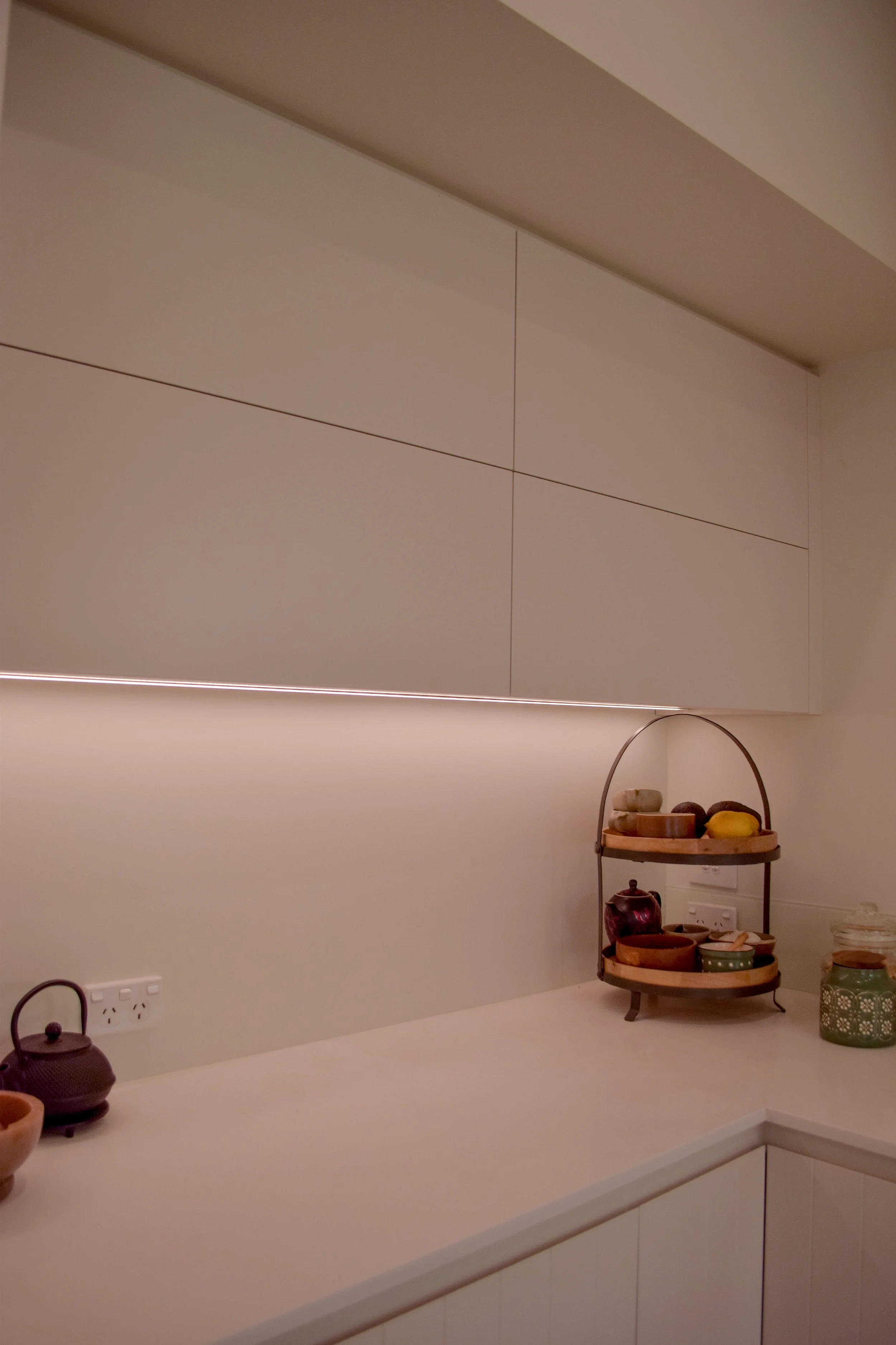 FBDinteriors - Oceanside Oasis: Coastal Villa Kitchen Renovation in Napier Hawkes Bay