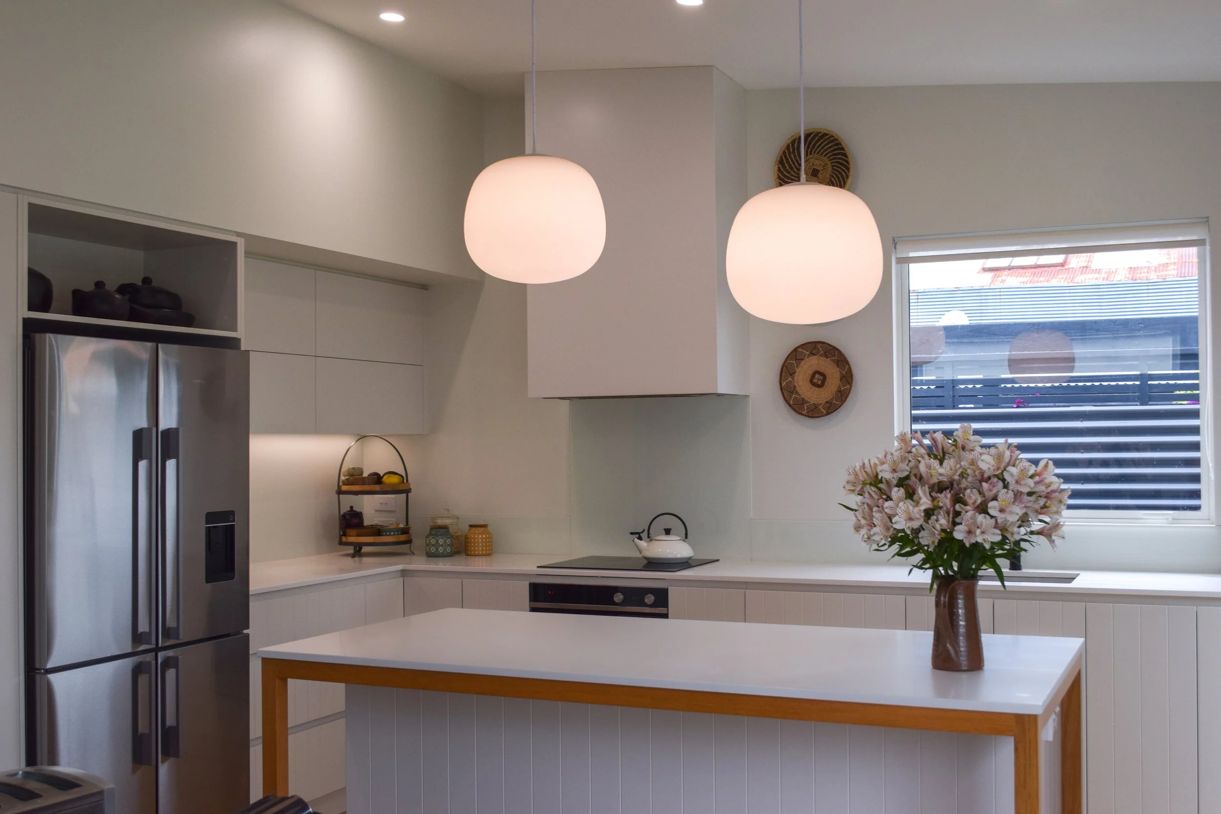 FBDinteriors - Oceanside Oasis: Coastal Villa Kitchen Renovation in Napier Hawkes Bay