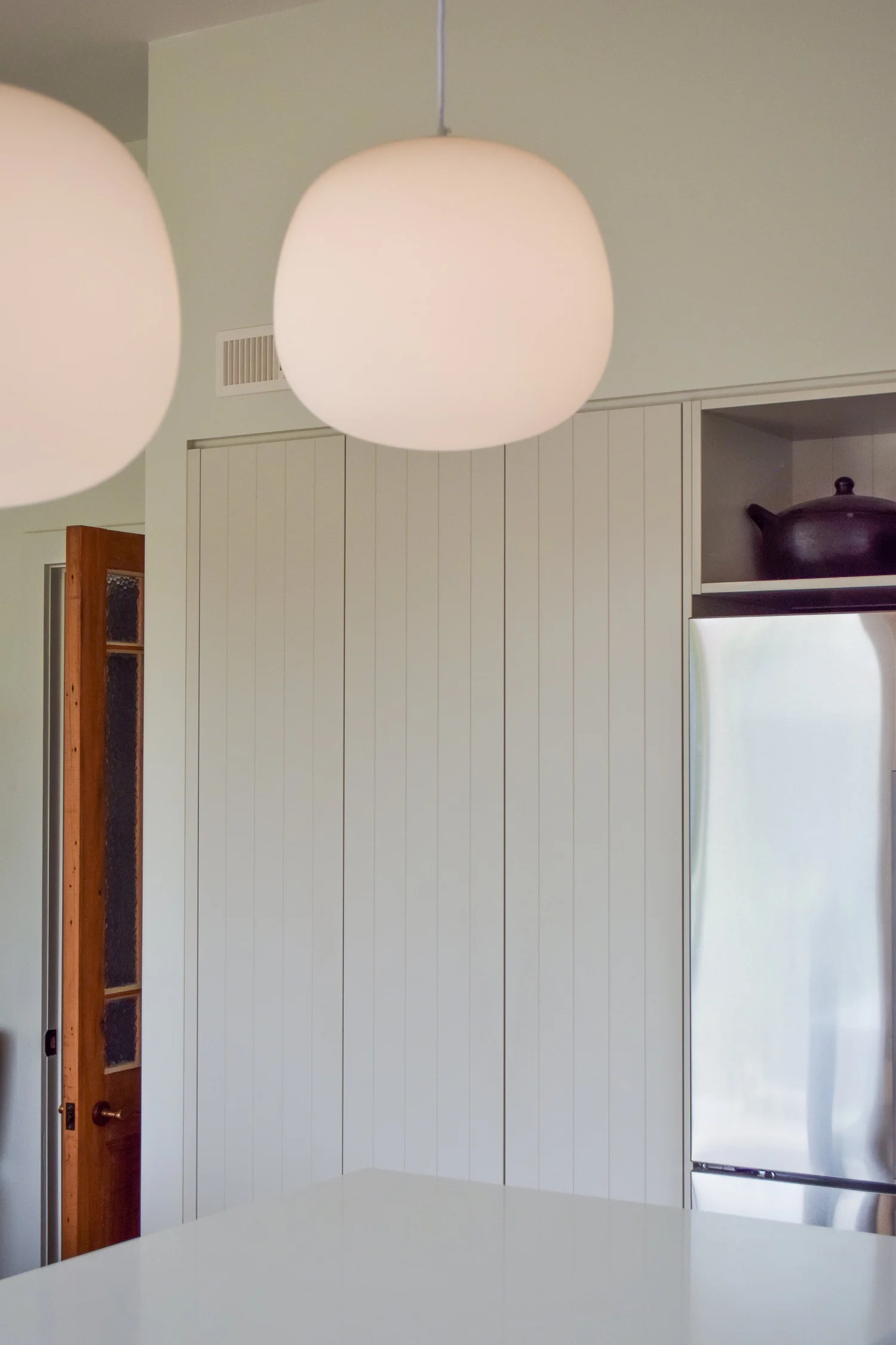 FBDinteriors - Oceanside Oasis: Coastal Villa Kitchen Renovation in Napier Hawkes Bay