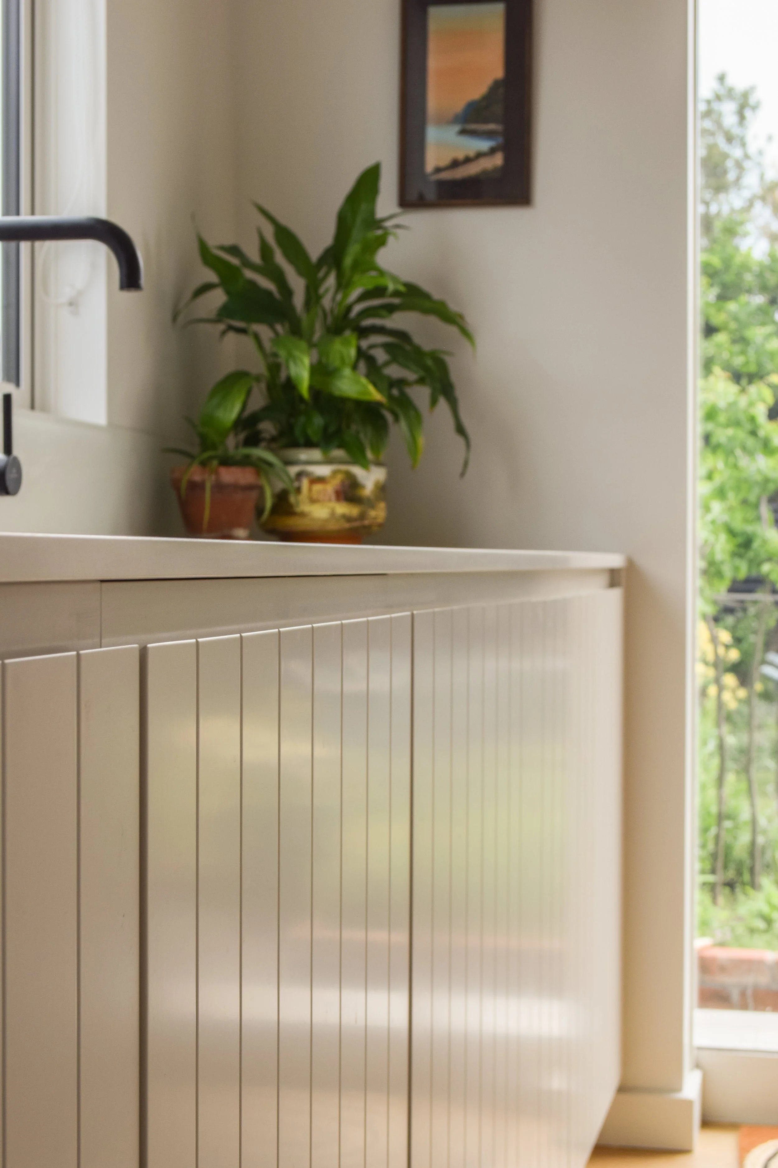 FBDinteriors - Oceanside Oasis: Coastal Villa Kitchen Renovation in Napier Hawkes Bay