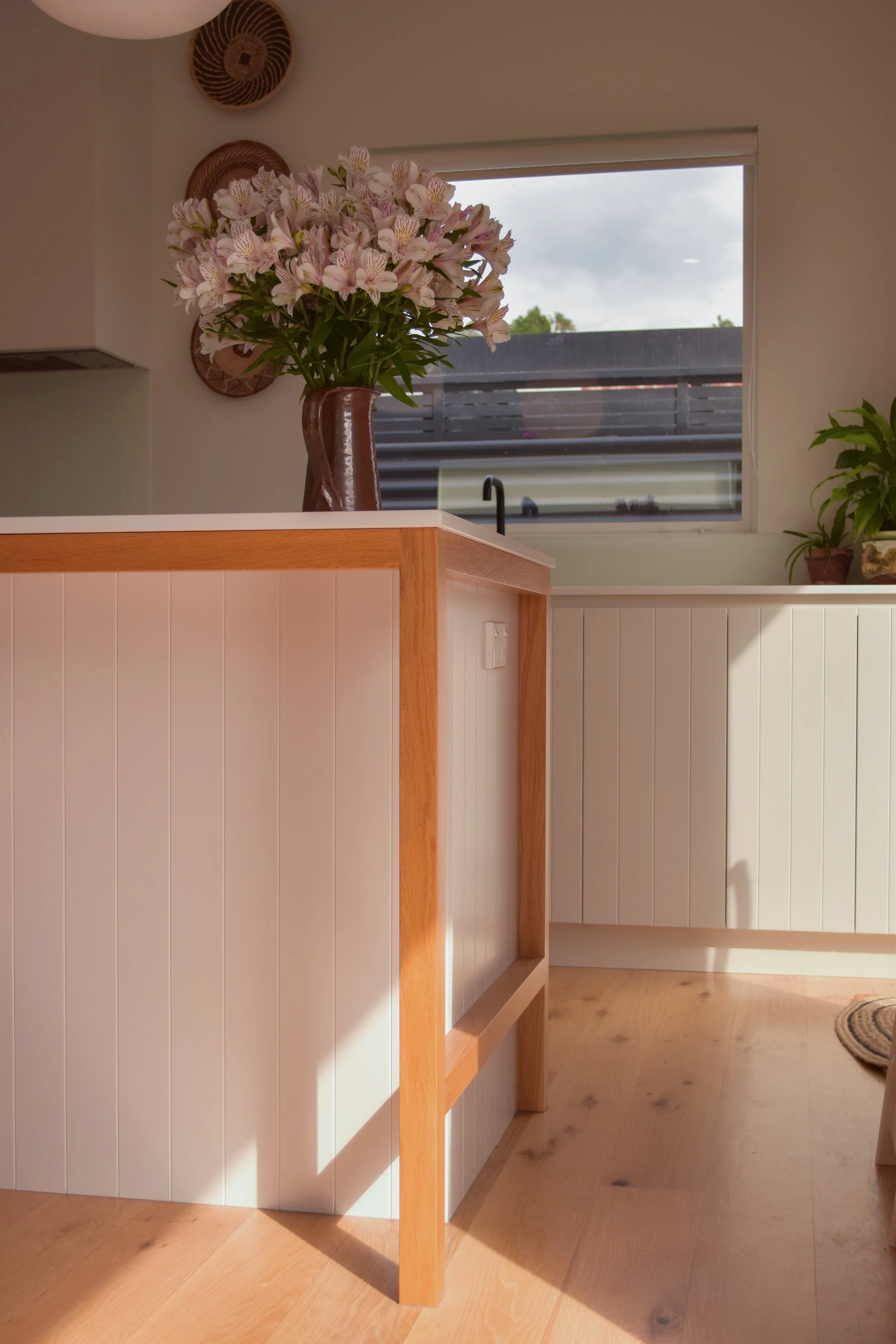 FBDinteriors - Oceanside Oasis: Coastal Villa Kitchen Renovation in Napier Hawkes Bay