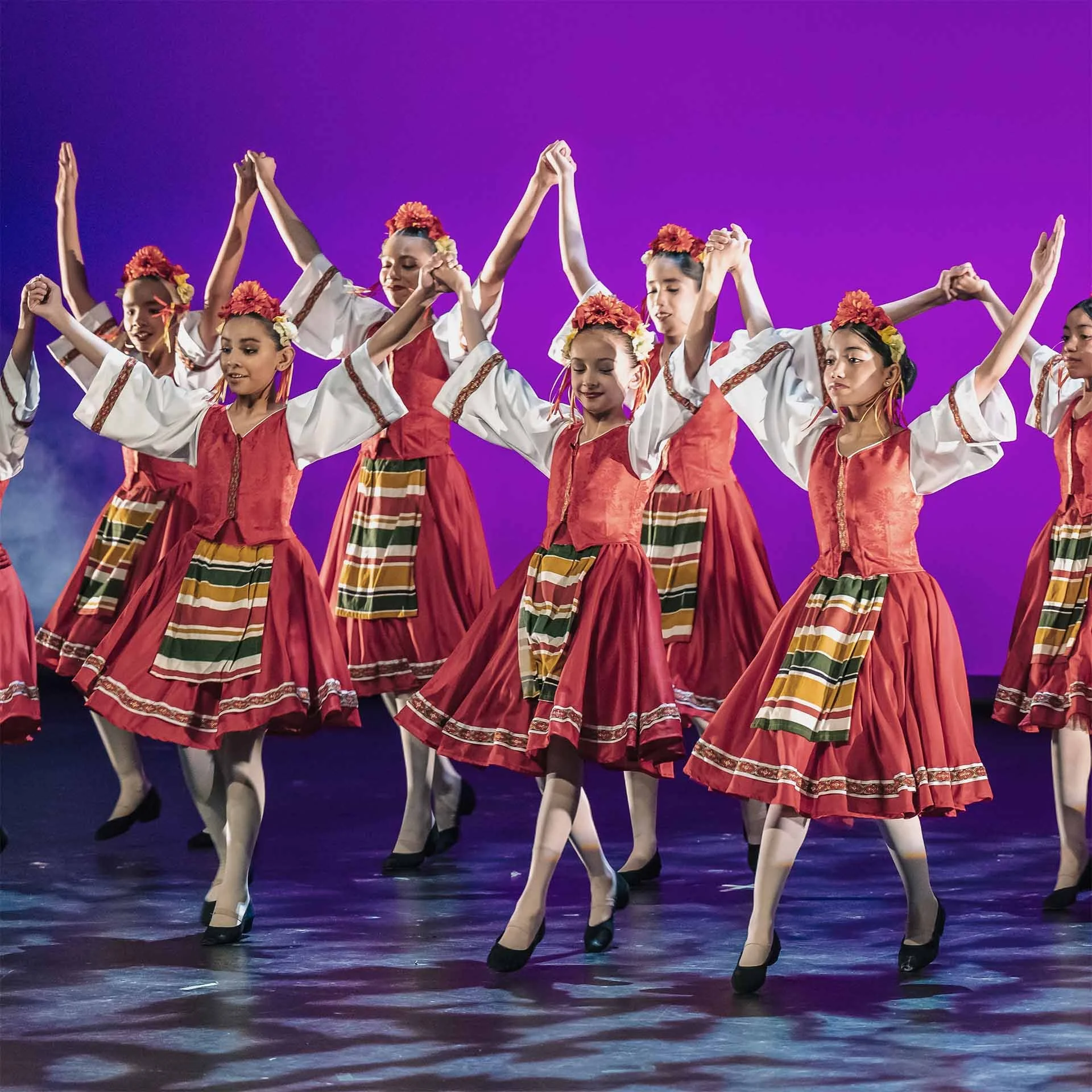 Danzas de carácter — Academia de Danza Doris Topete