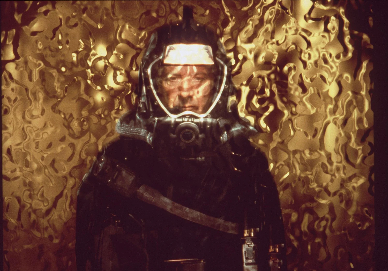 Sphere (1998) — THE OFFICIAL WEBSITE OF BARRY LEVINSON