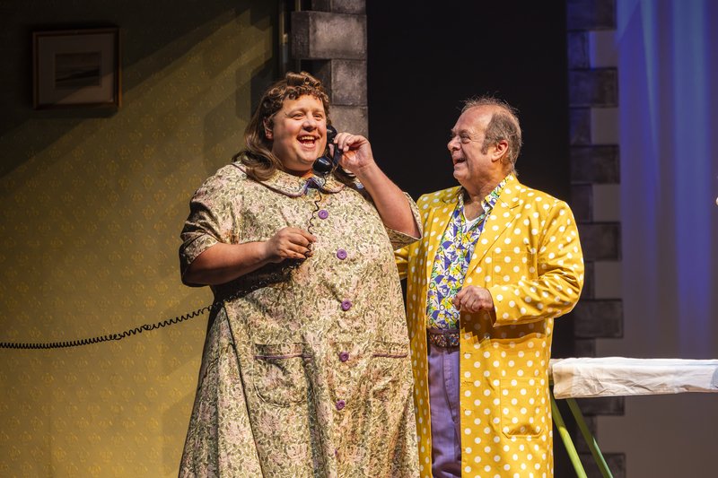 Hairspray, UK Tour (2024) Review — Theatre and Tonic
