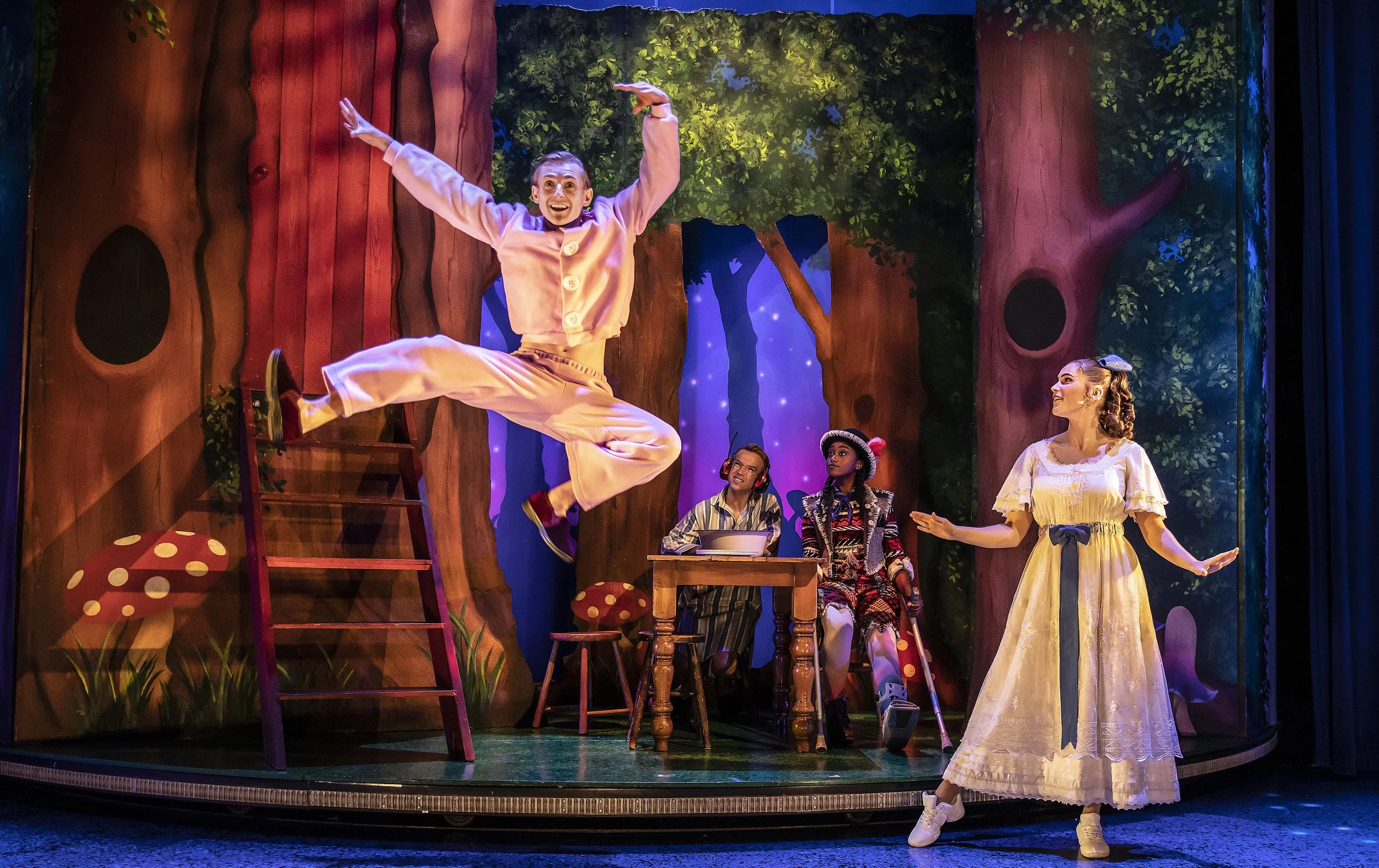 Peter Pan Goes Wrong, Mischief Theatre Review — Theatre & Tonic