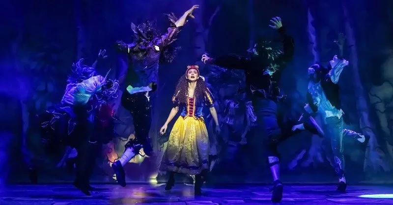 Snow White, Lyceum Theatre Sheffield Review — Theatre and Tonic