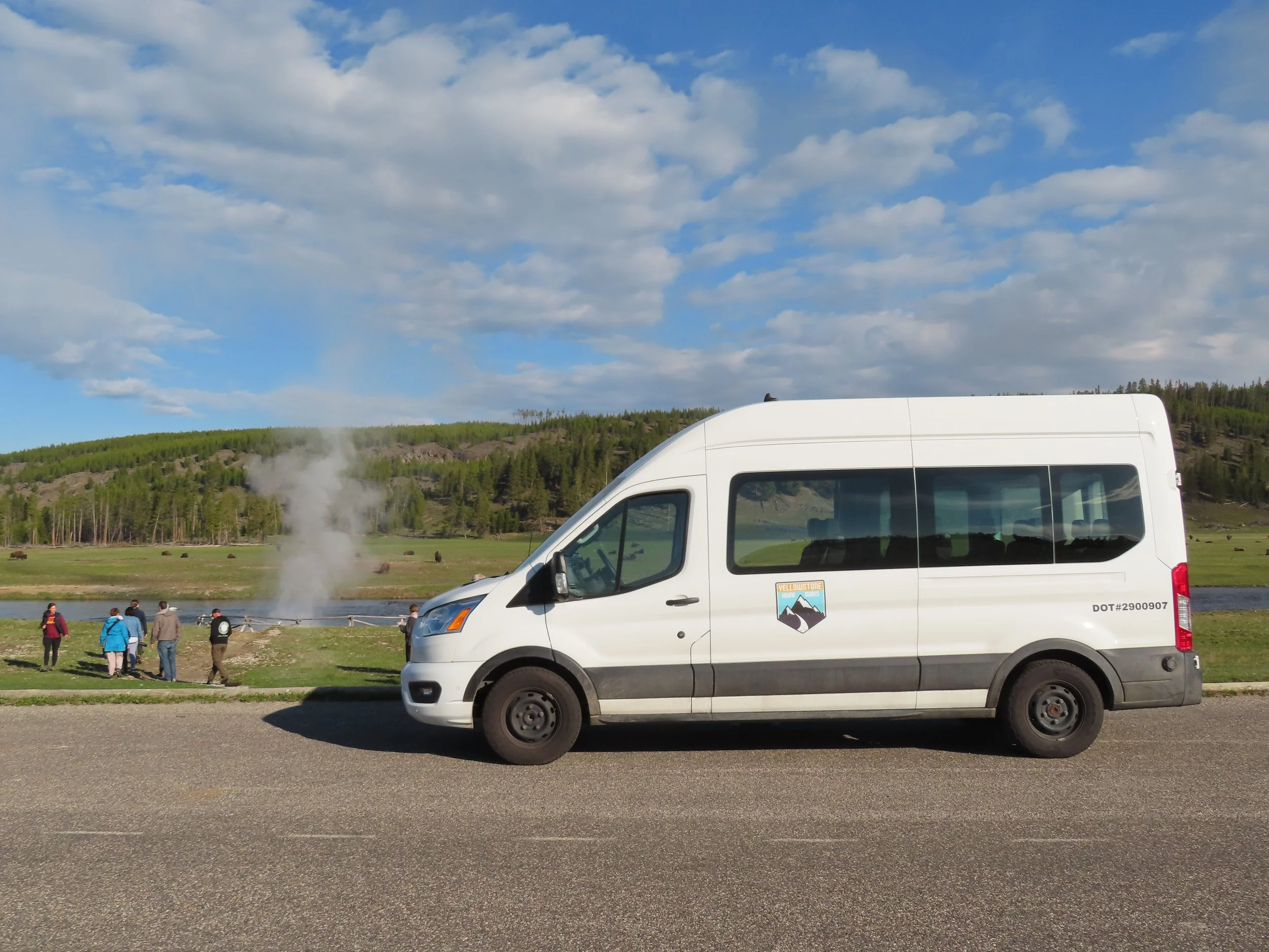 Yellowstone Bus Tours | Yellowstone Hiking Guides