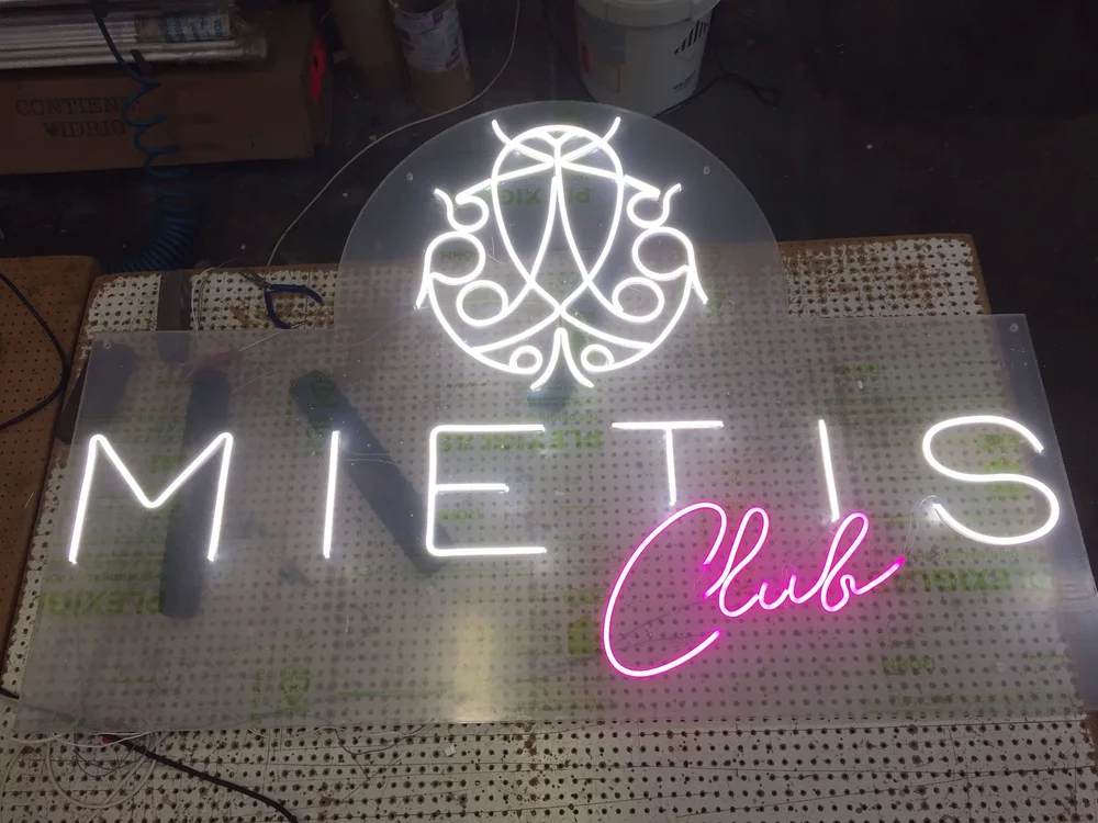 NEON LED PERSONALIZADO — THE NEON HOUSE BARCELONA