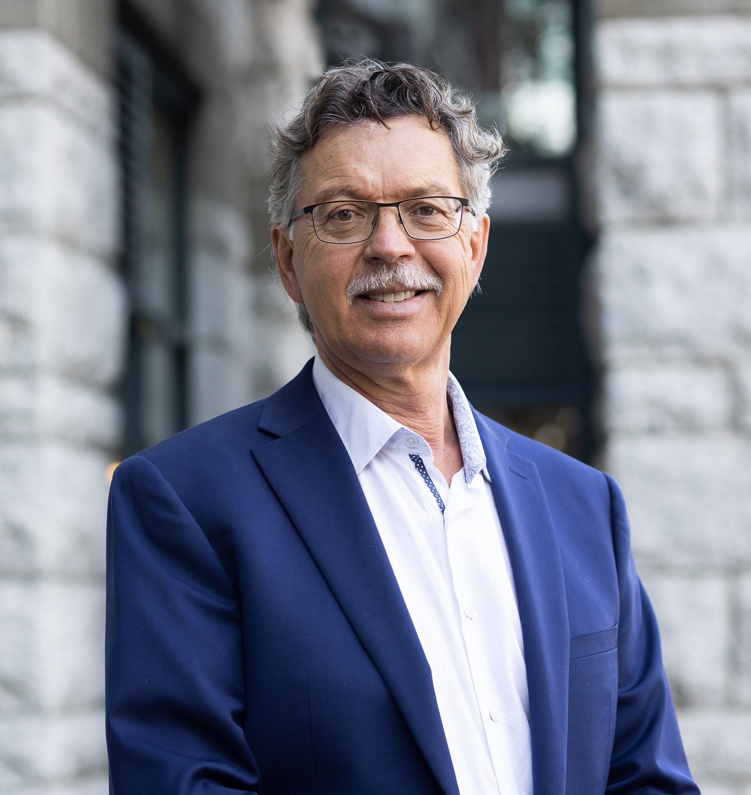 Lawyers — Pearlman Lindholm