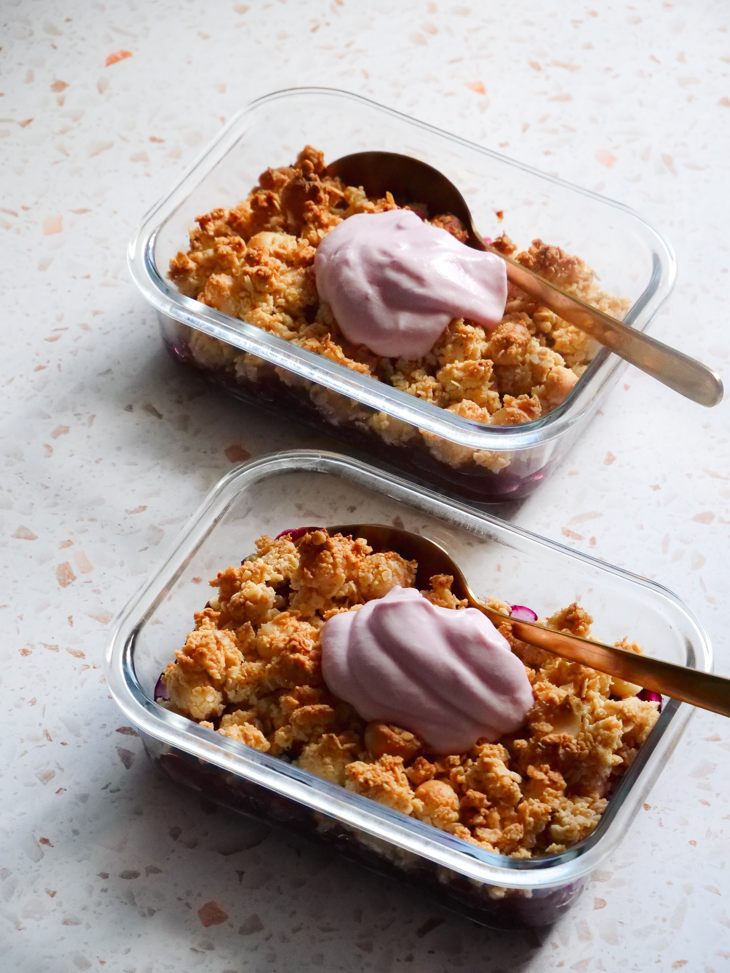Berry Breakfast Crumble — Amanda Ducks