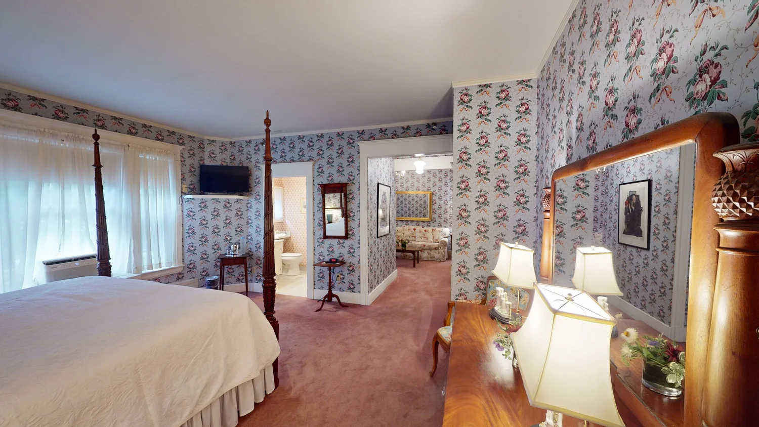 Main Inn Rooms & Suites | Red Lion Inn