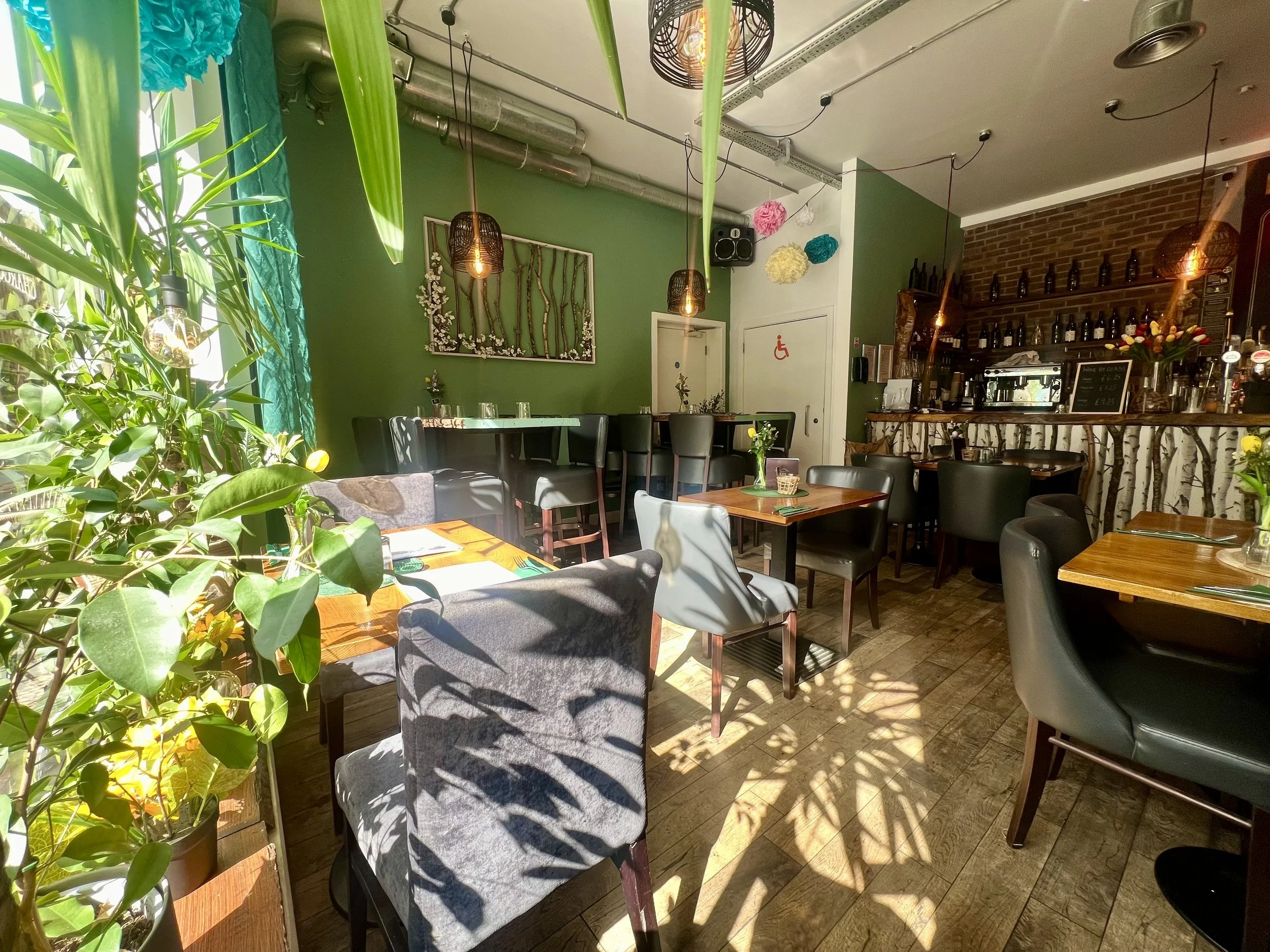 PUPA RESTAURANT & Bar