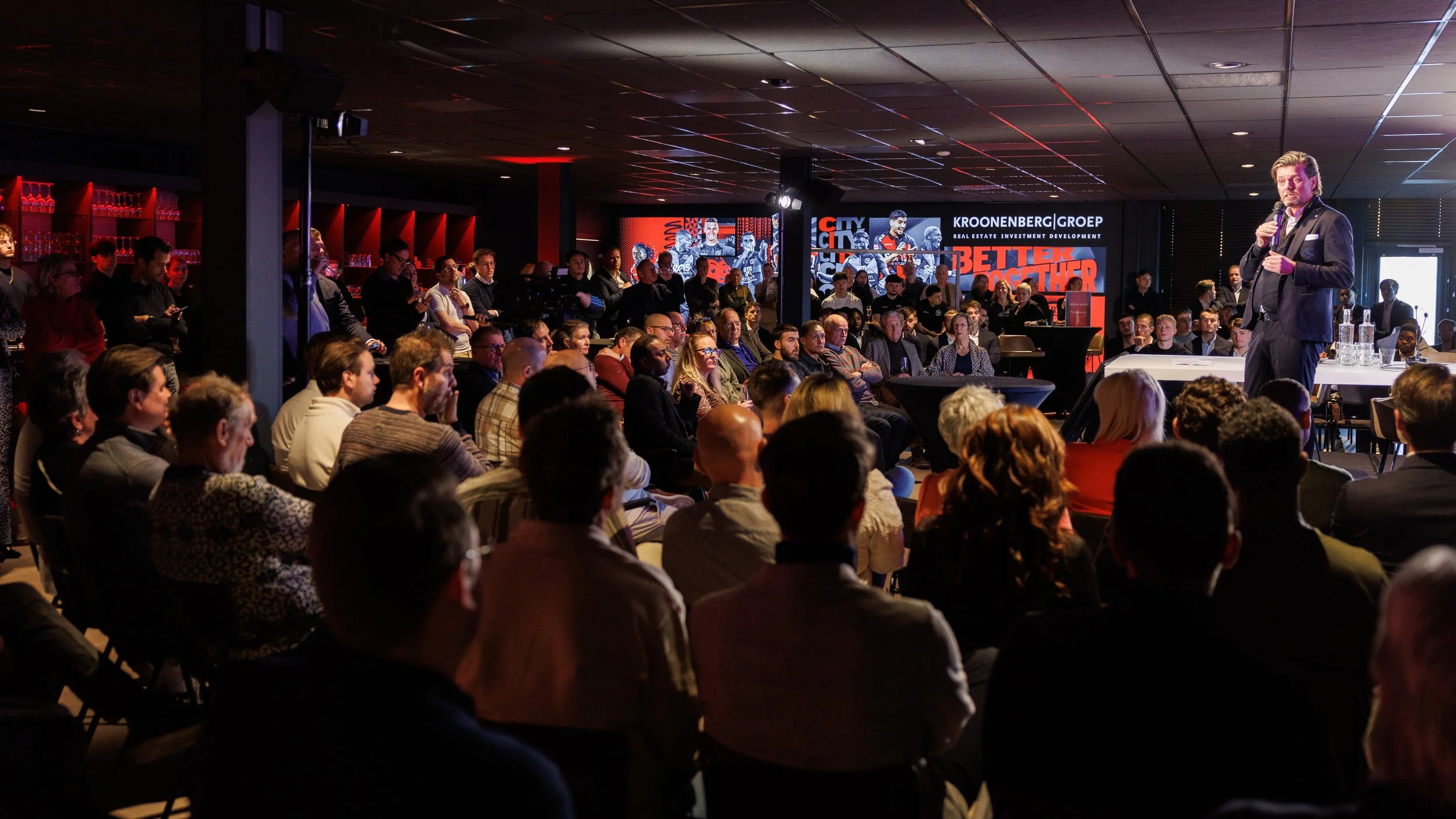 Het Yanmar stadion, een unieke event ervaring met zicht op de heilige ...