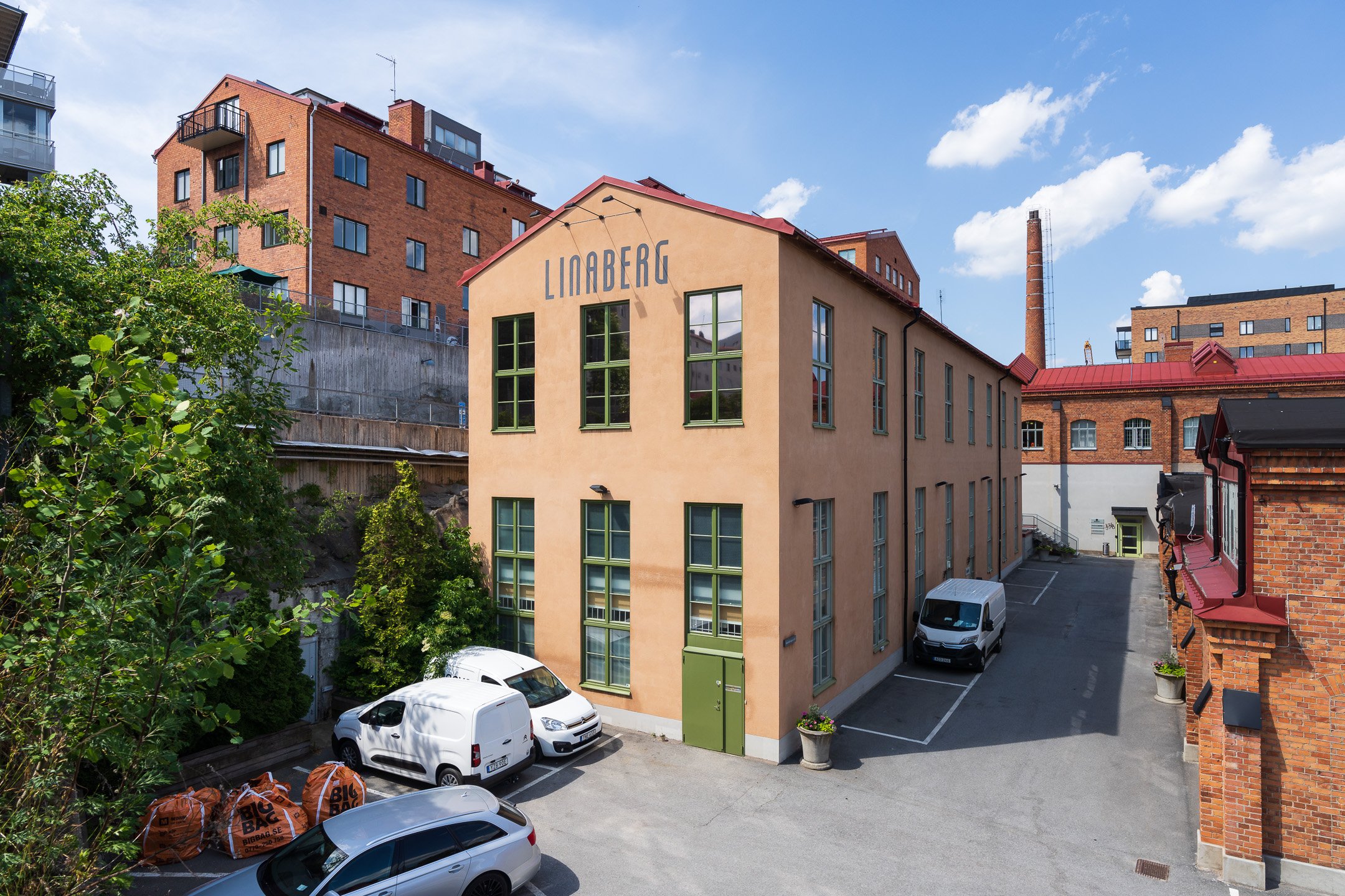 Atlasmuren äger, förvaltar och utvecklar fastigheter i Storstockholm.