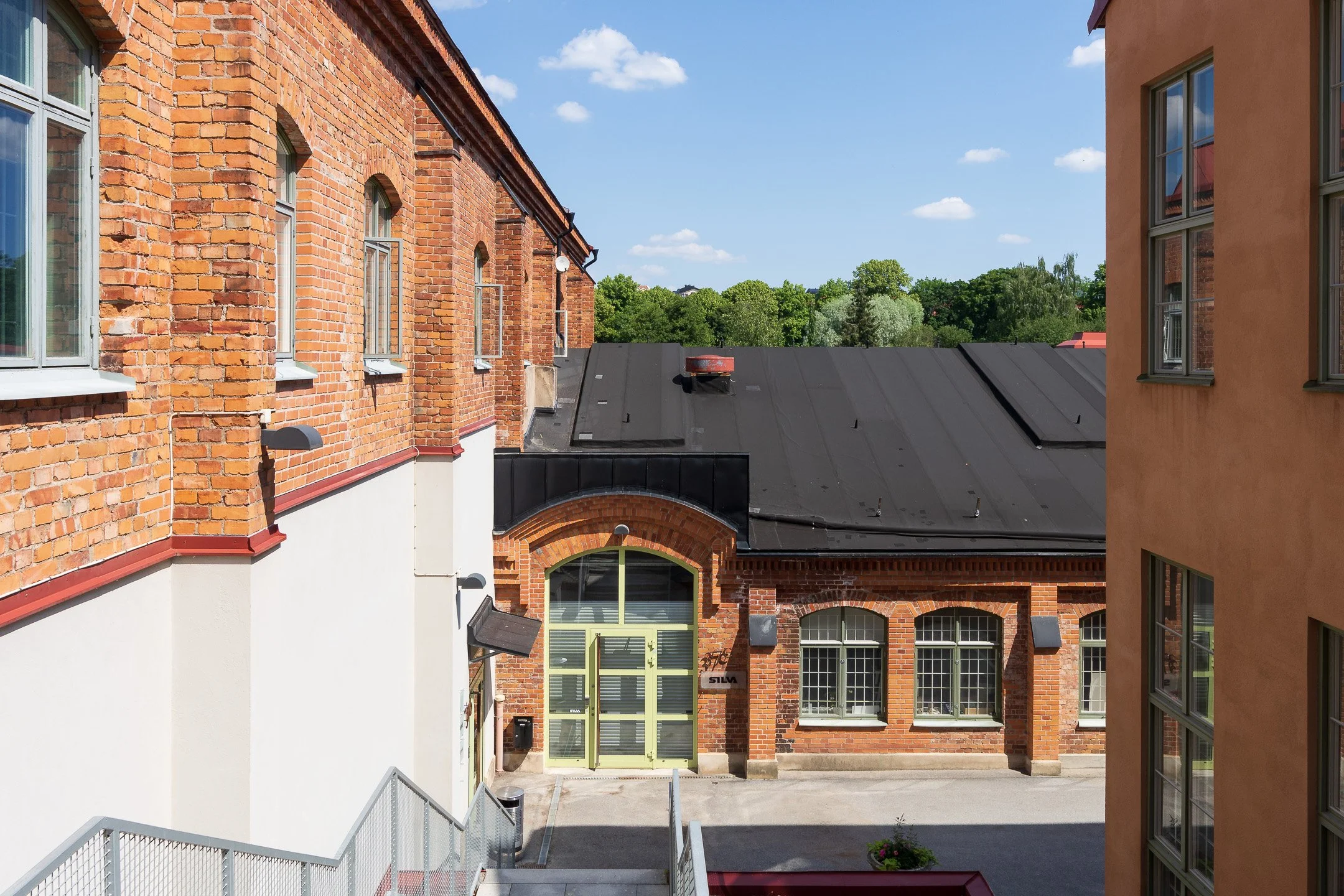 Atlasmuren äger, förvaltar och utvecklar fastigheter i Storstockholm.