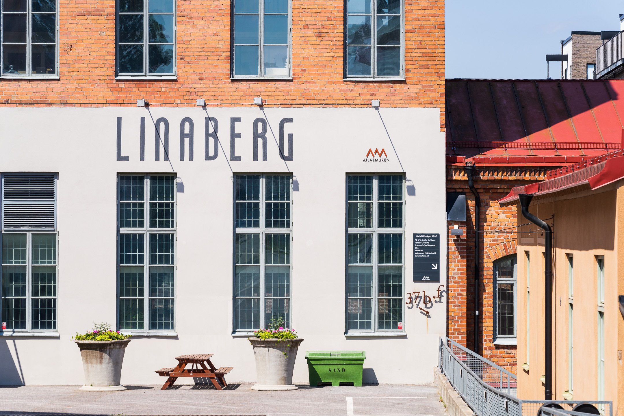 Atlasmuren äger, förvaltar och utvecklar fastigheter i Storstockholm.