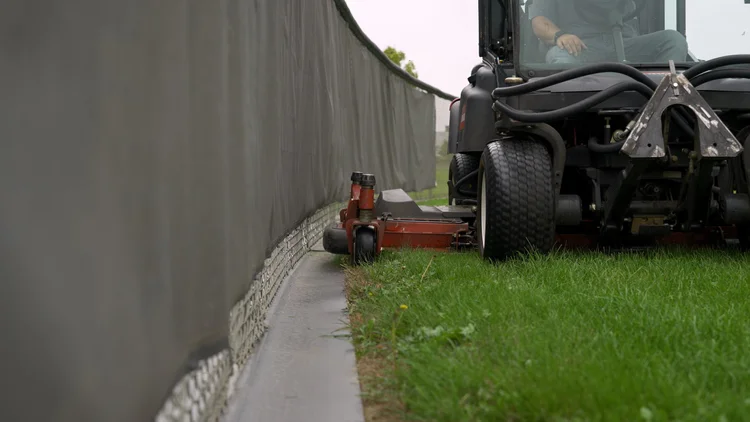 Commercial — Underfence