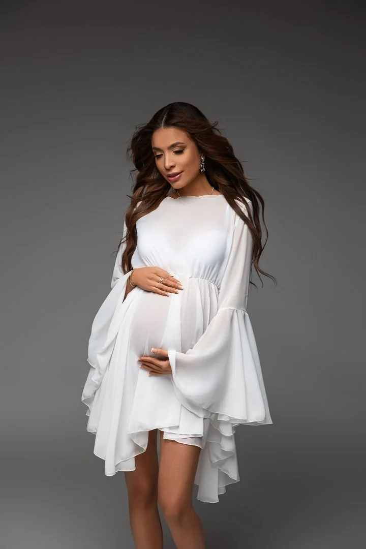 Simple, elegant and timeless pregnancy photography. Studio based in ...