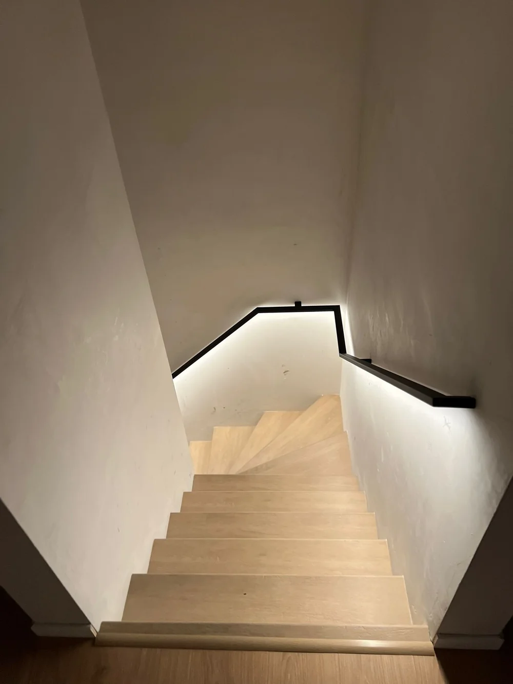Trapleuningen met LED verlichting voor een moderne look — STIELDOORS