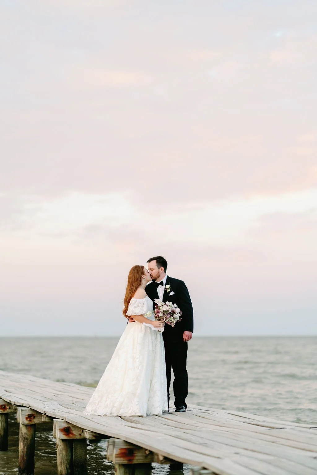 Alli & Matt- The Texas Corinthian Yacht Club — The Petaler Floral and Events Co.