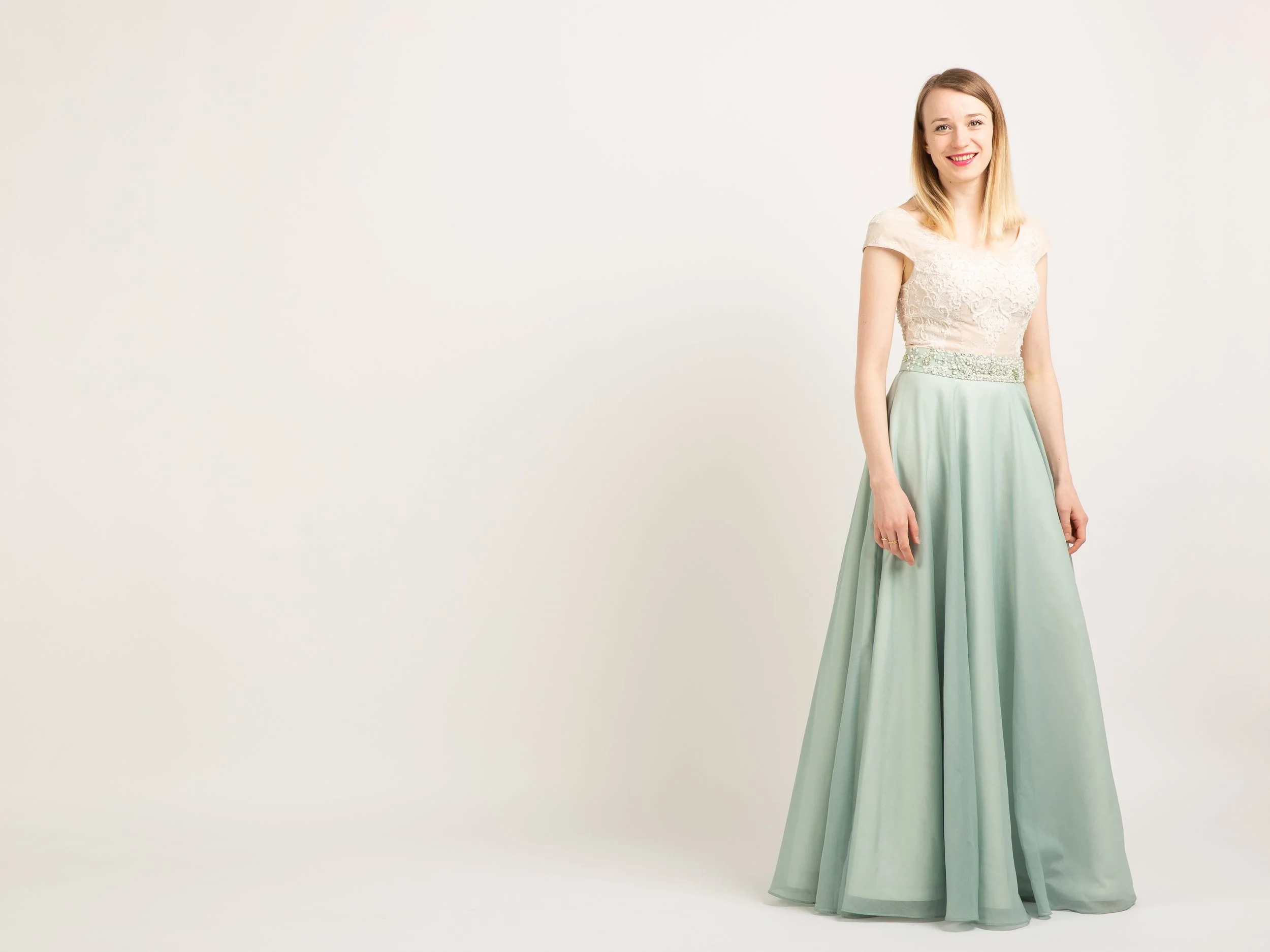 Angela Hicks | Soprano