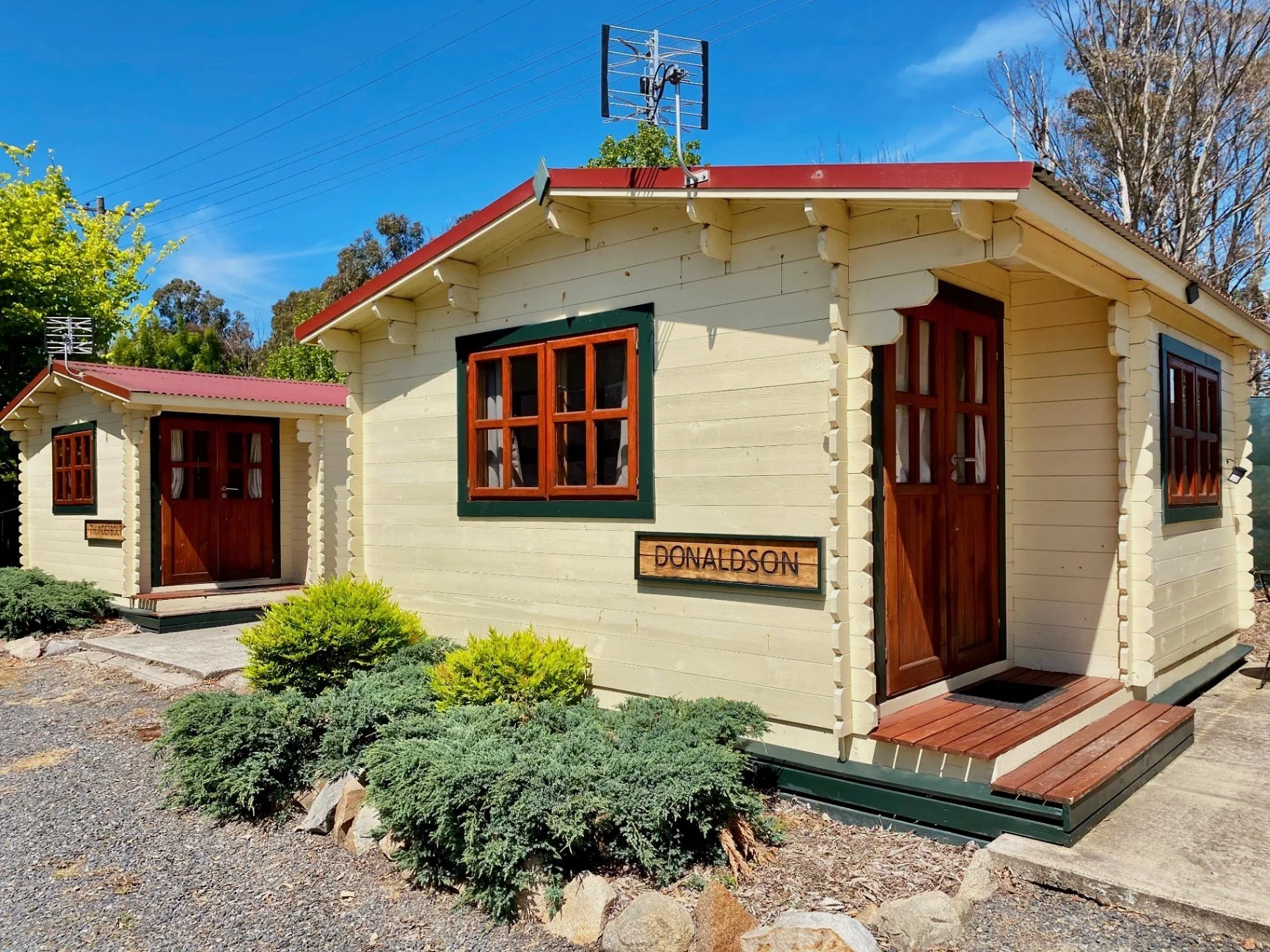 Budget Non Ensuite Cabin — Tenterfield Lodge & Caravan Park