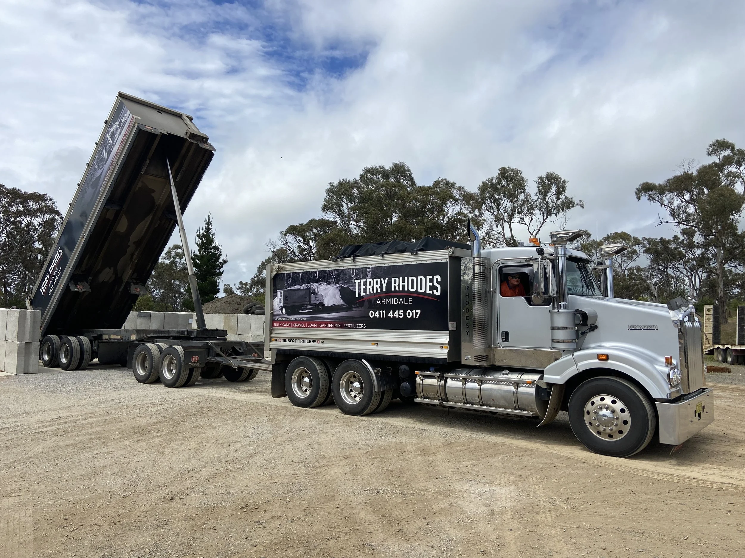 Terry Rhodes Earthmoving