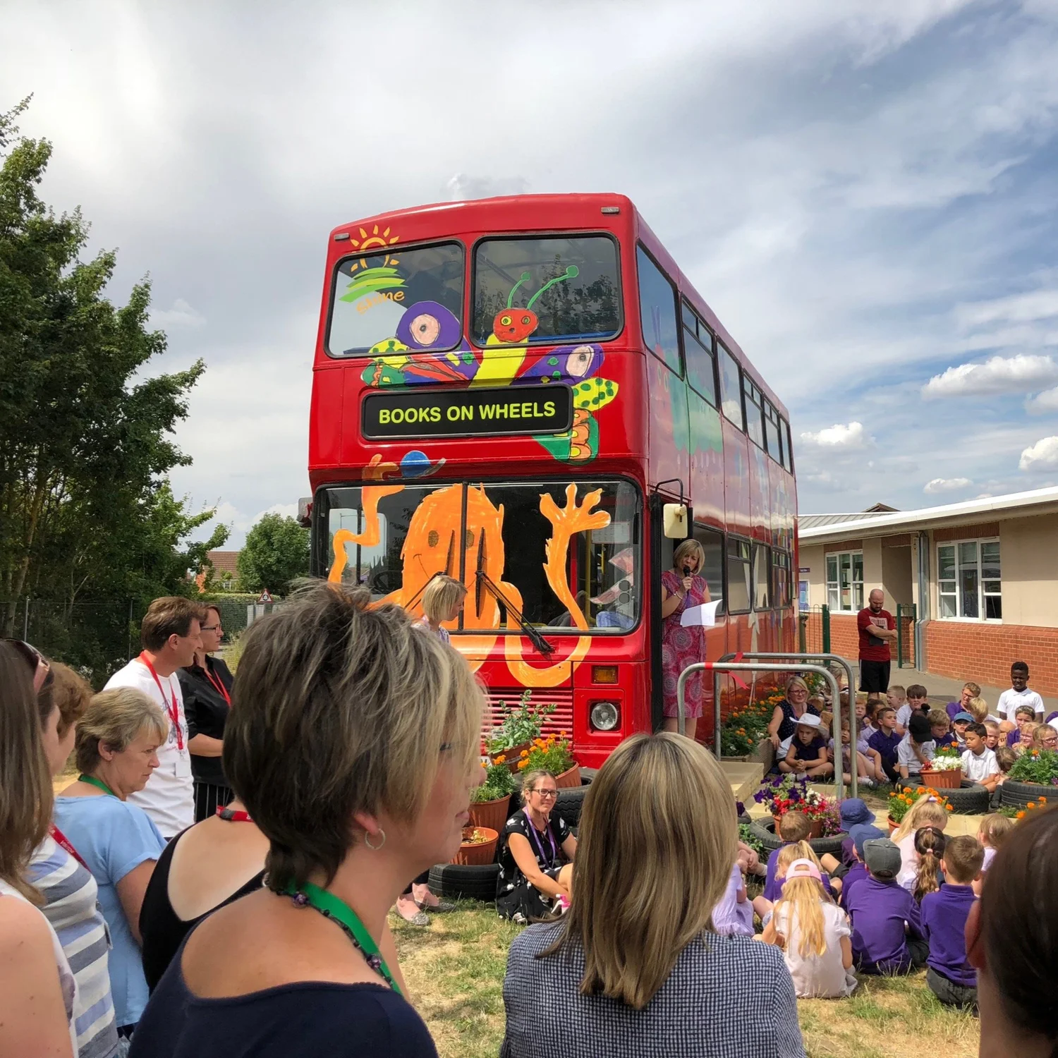 Fourfields Primary School Bus